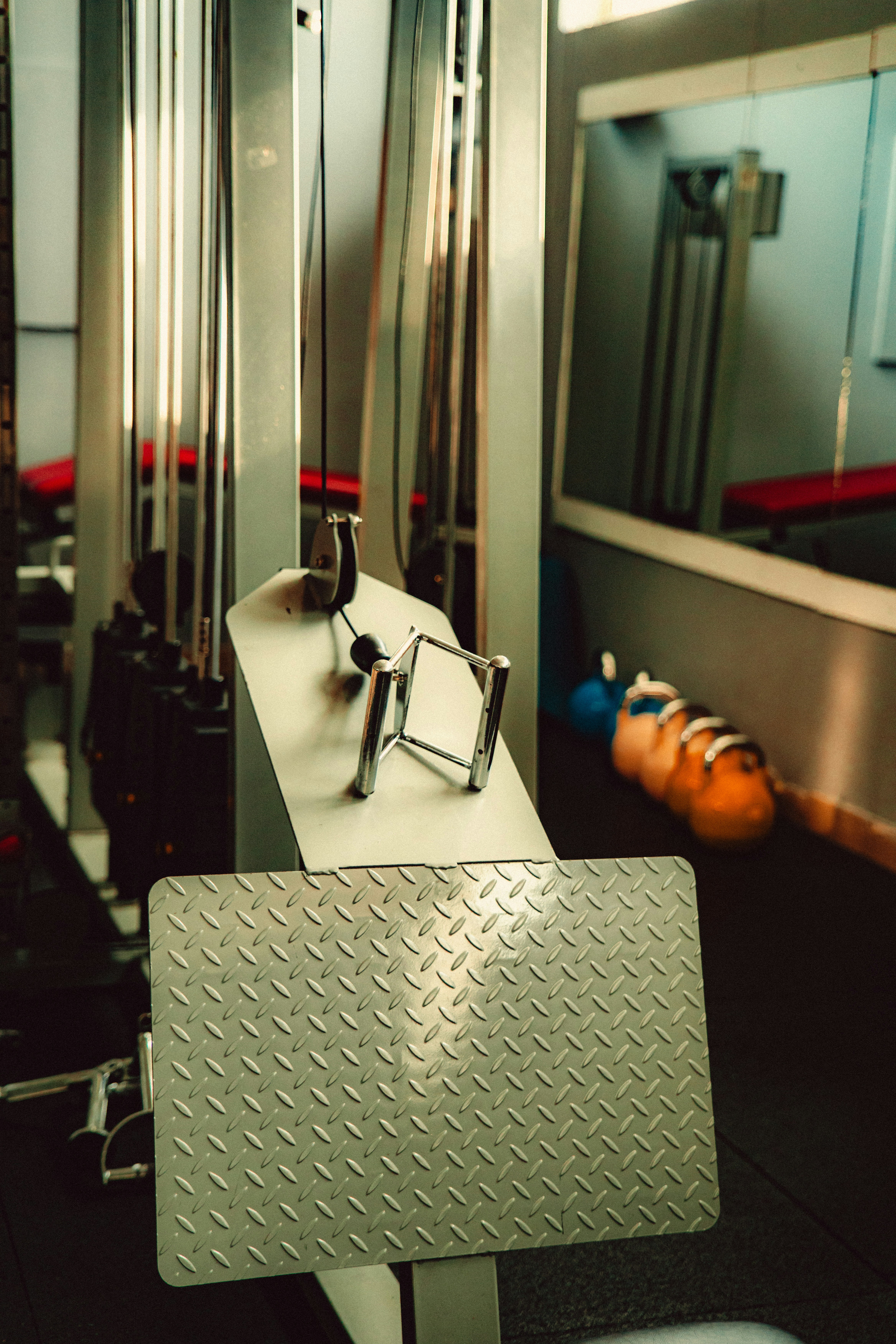 Industrial Echo: A Close-Up on the Gym Equipment Platform