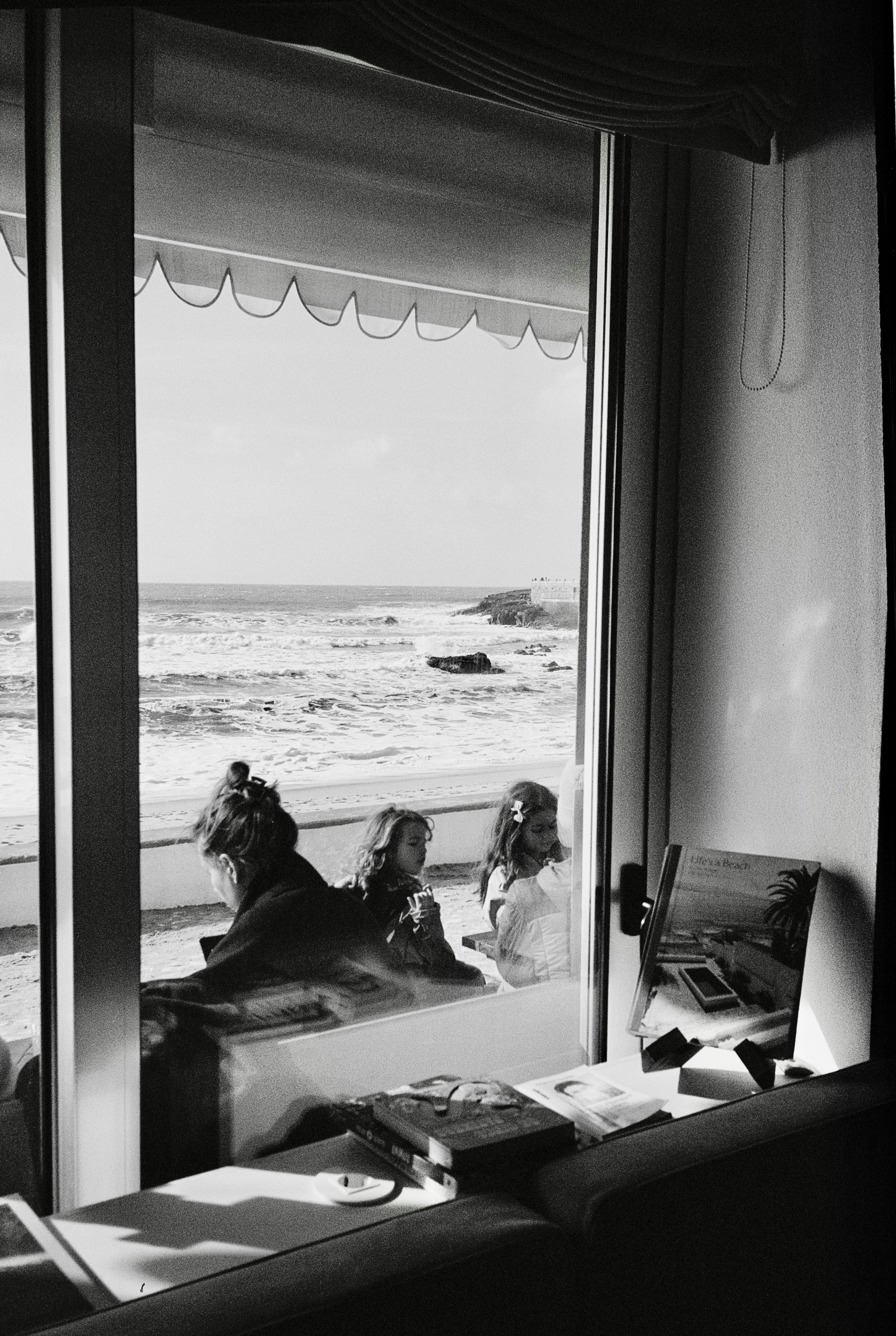 Littoral Window Gatherings: Faces and Sea in Black and White