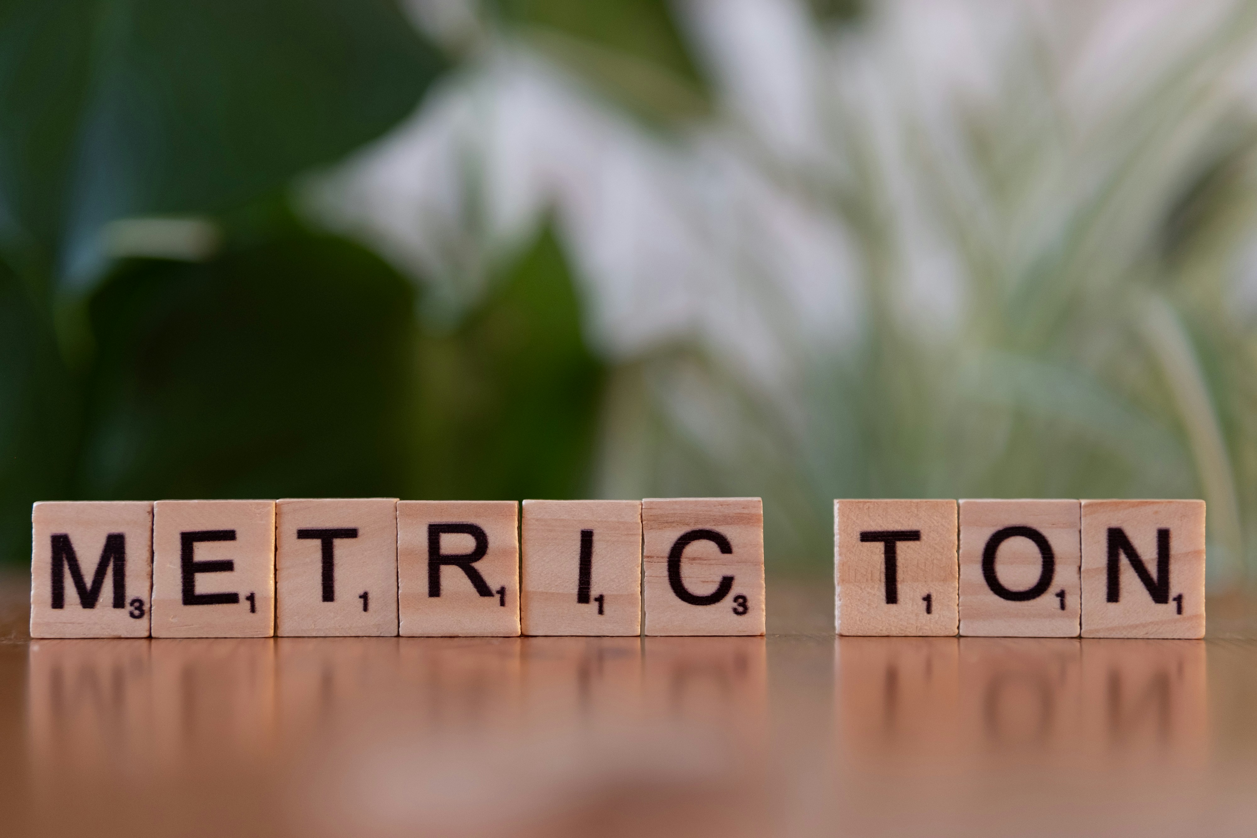 A wooden block spelling the word metric ton on a table photo – Free ...