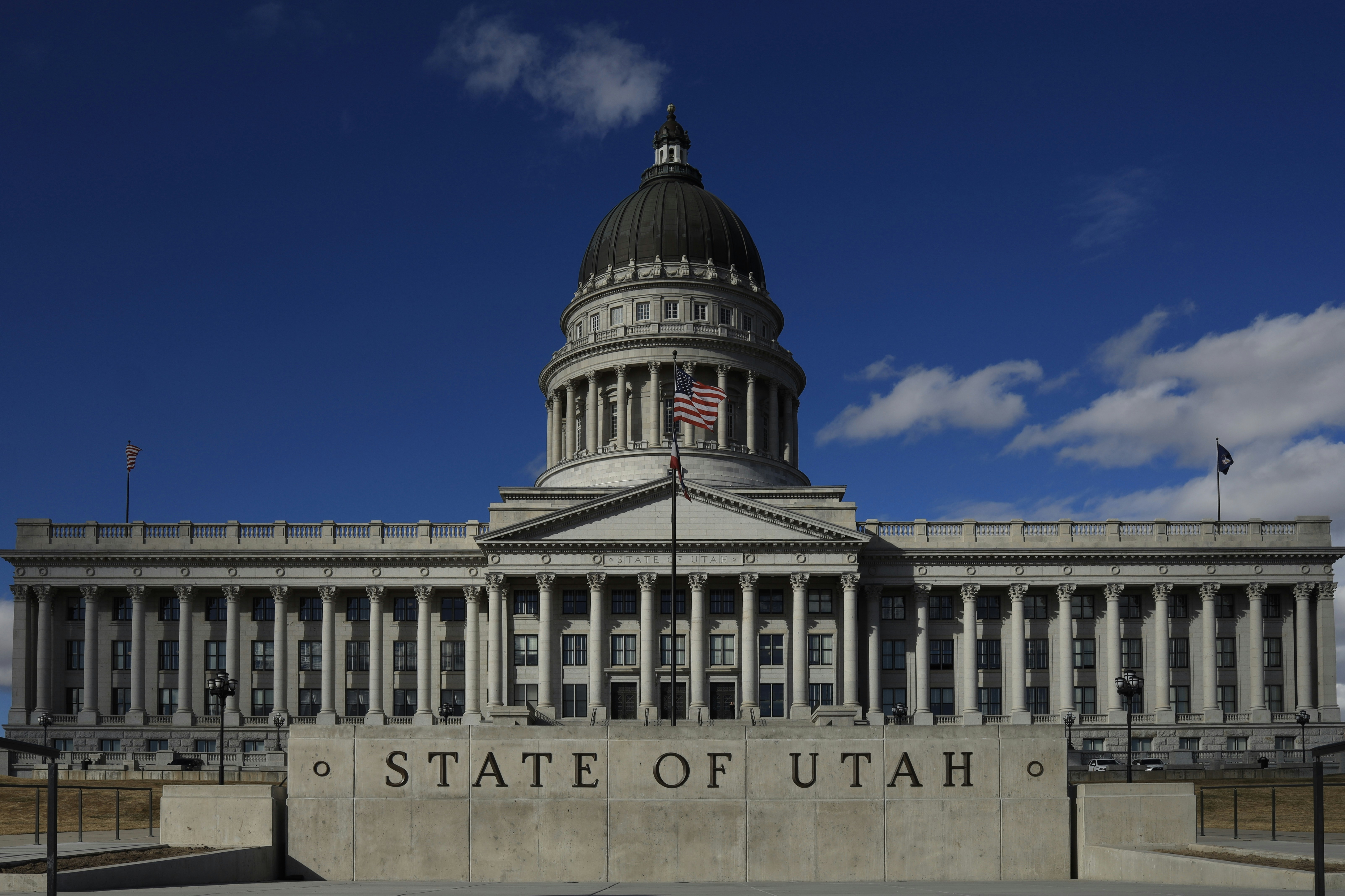 The state of utah building is shown on a sunny day photo – Free Car ...