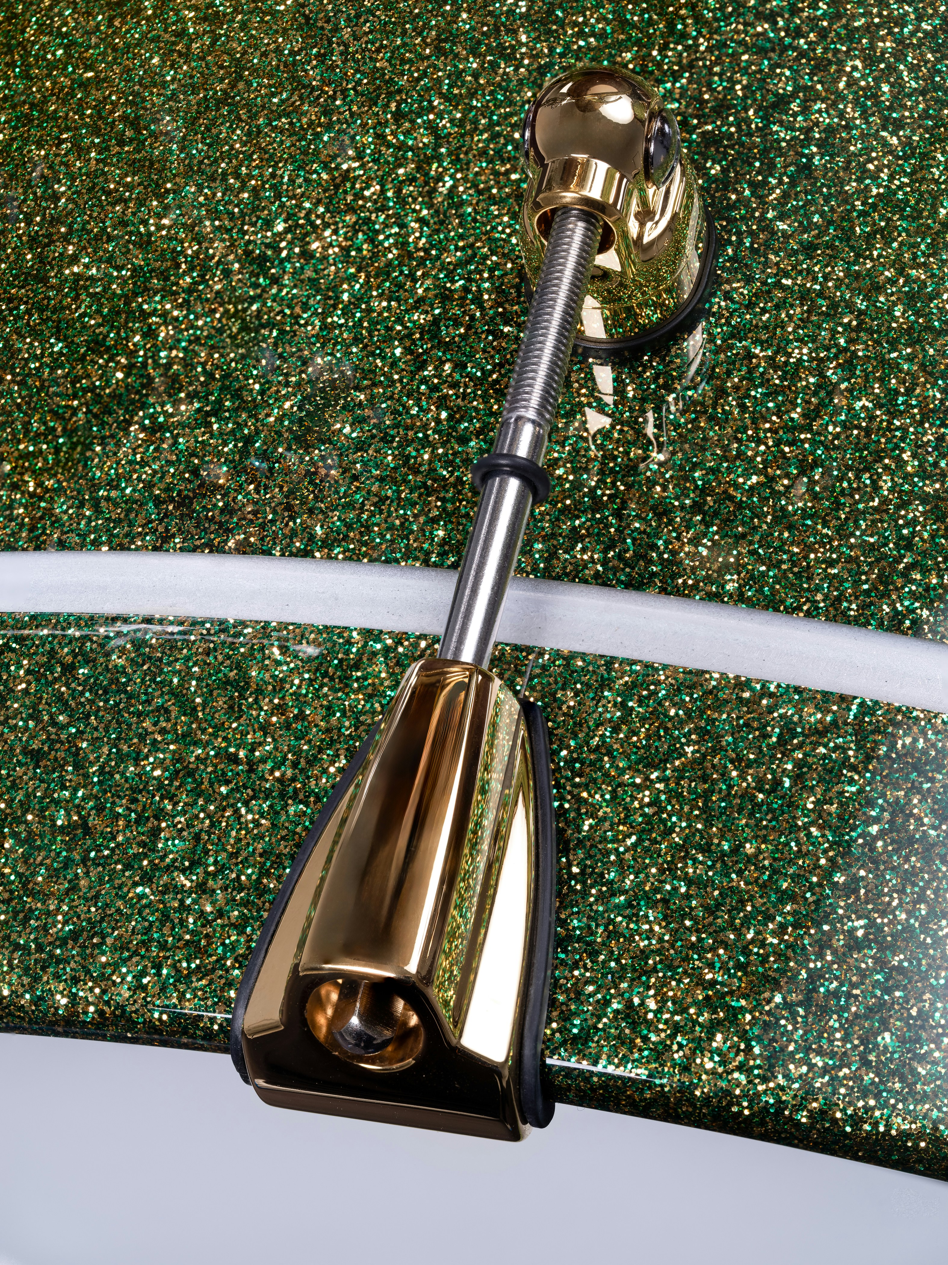 Glistening Elegance: A Close-Up of Gold and Green