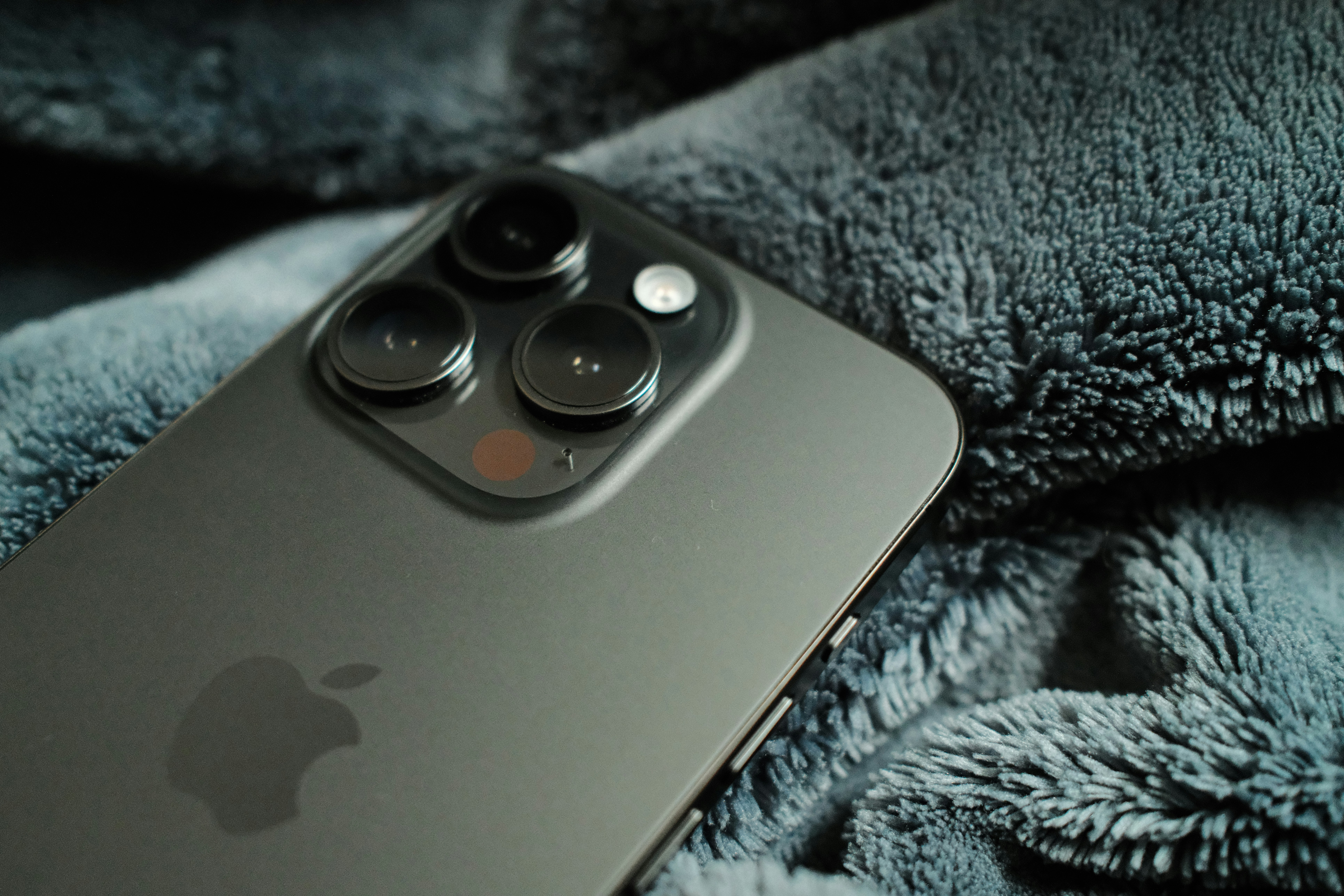 A close up of an iPhone on a blanket photo – Free Texture Image on Unsplash