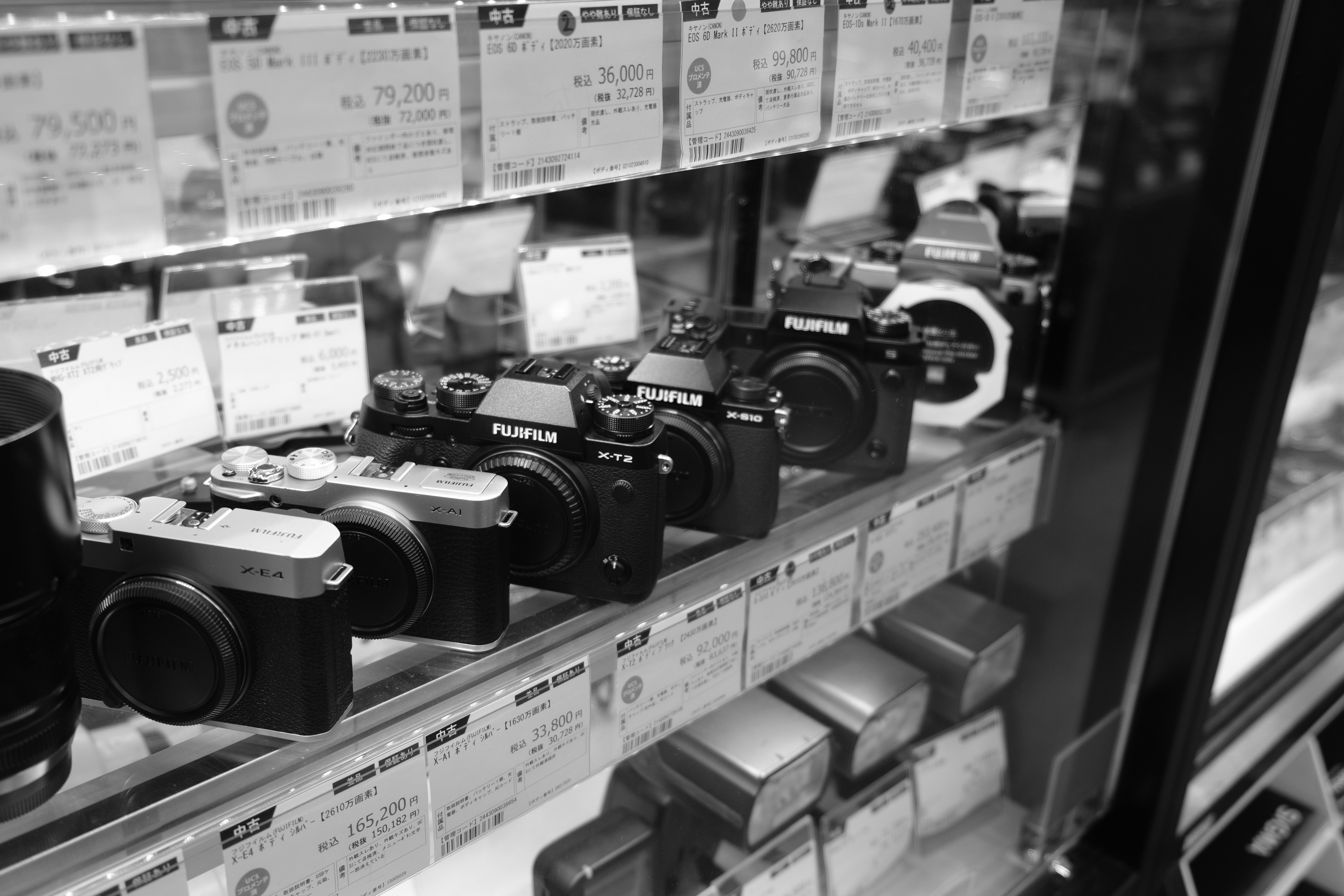 Elegance in Monochrome: Fujifilm's Legacy Display