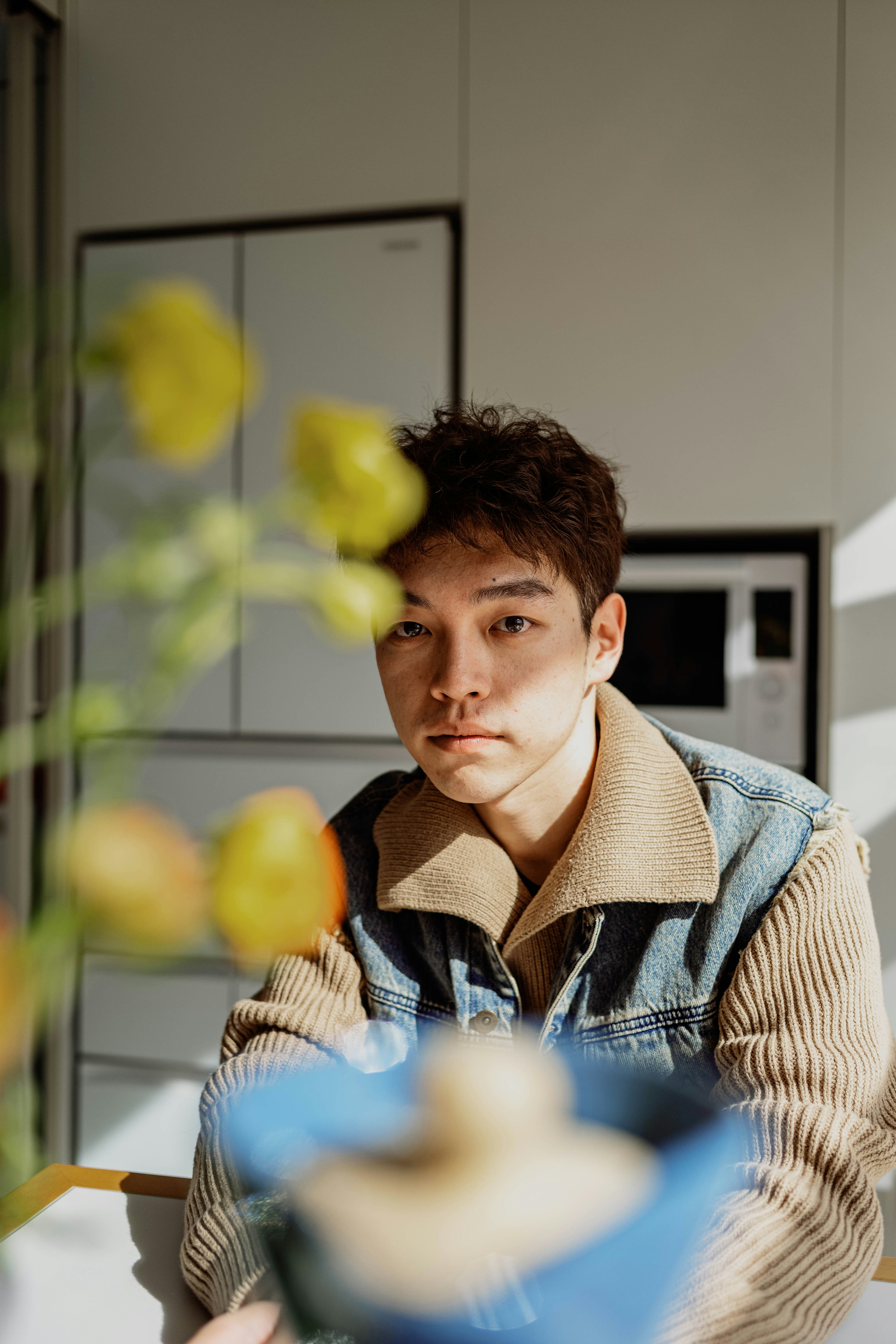 A man sitting at a table in a kitchen photo – Free Food Image on Unsplash