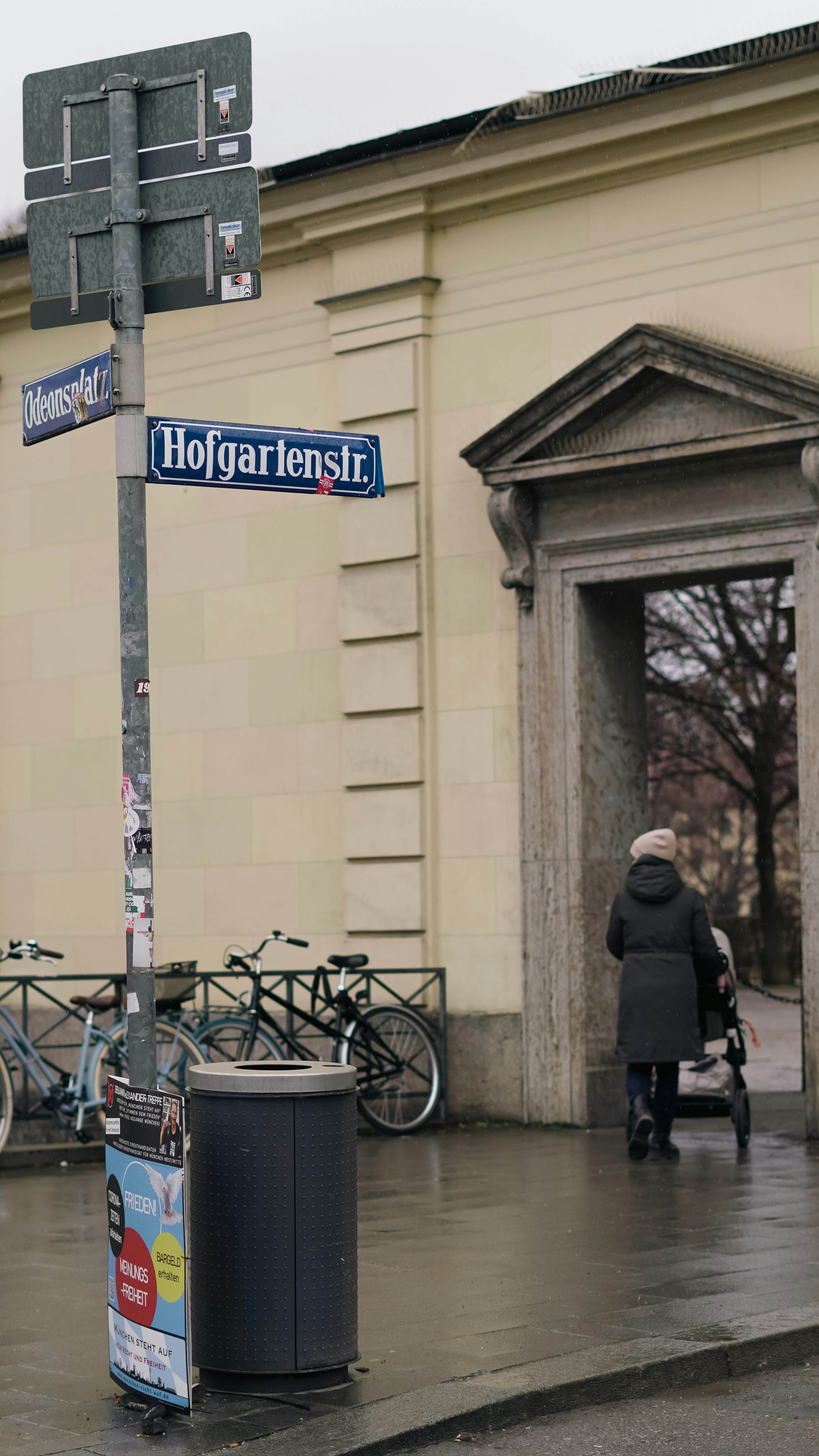 Hofgarten Gate: A Quiet Street Moment by the Arch