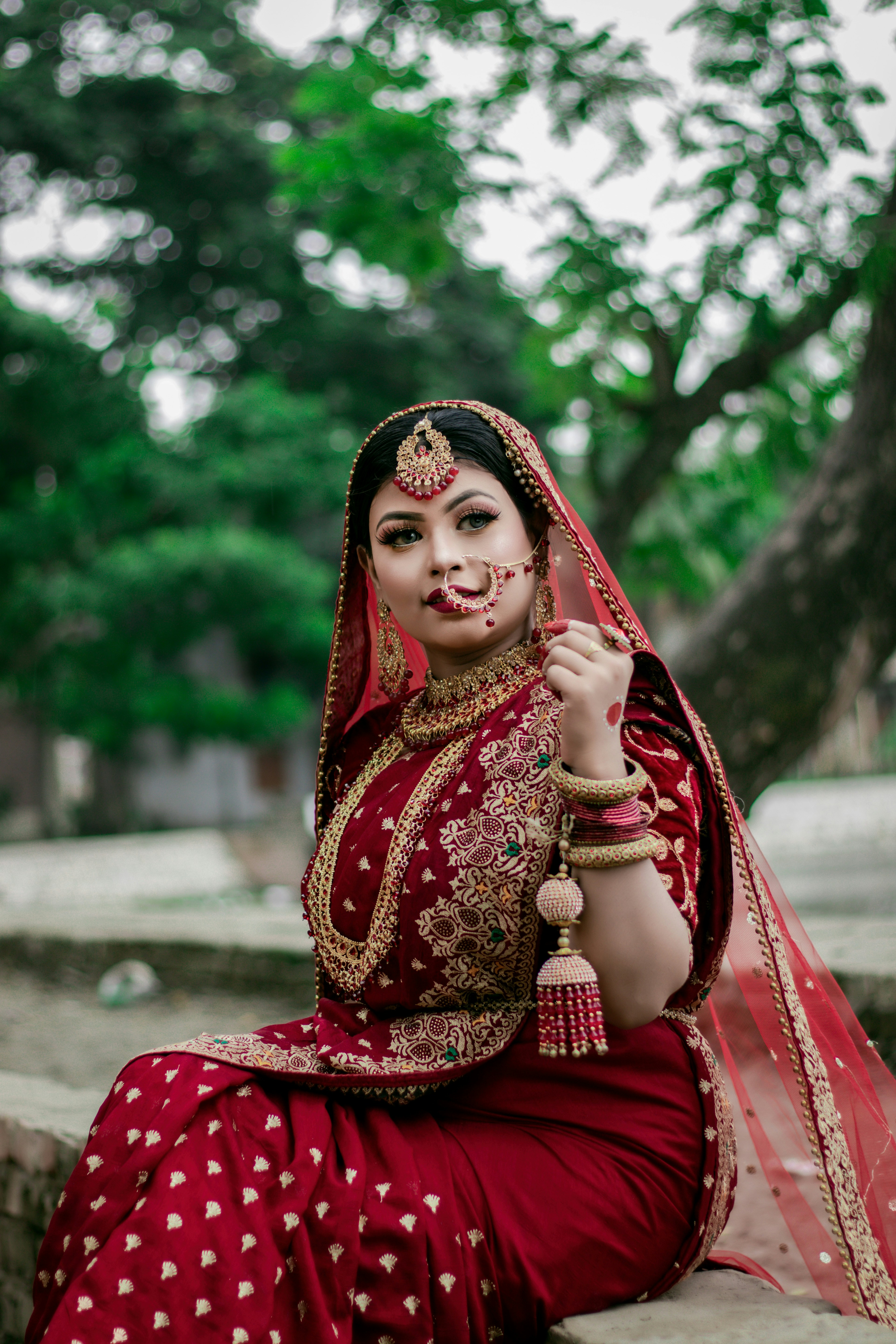 Beautiful bride wearing traditional indian wedding attire. photo – Free ...