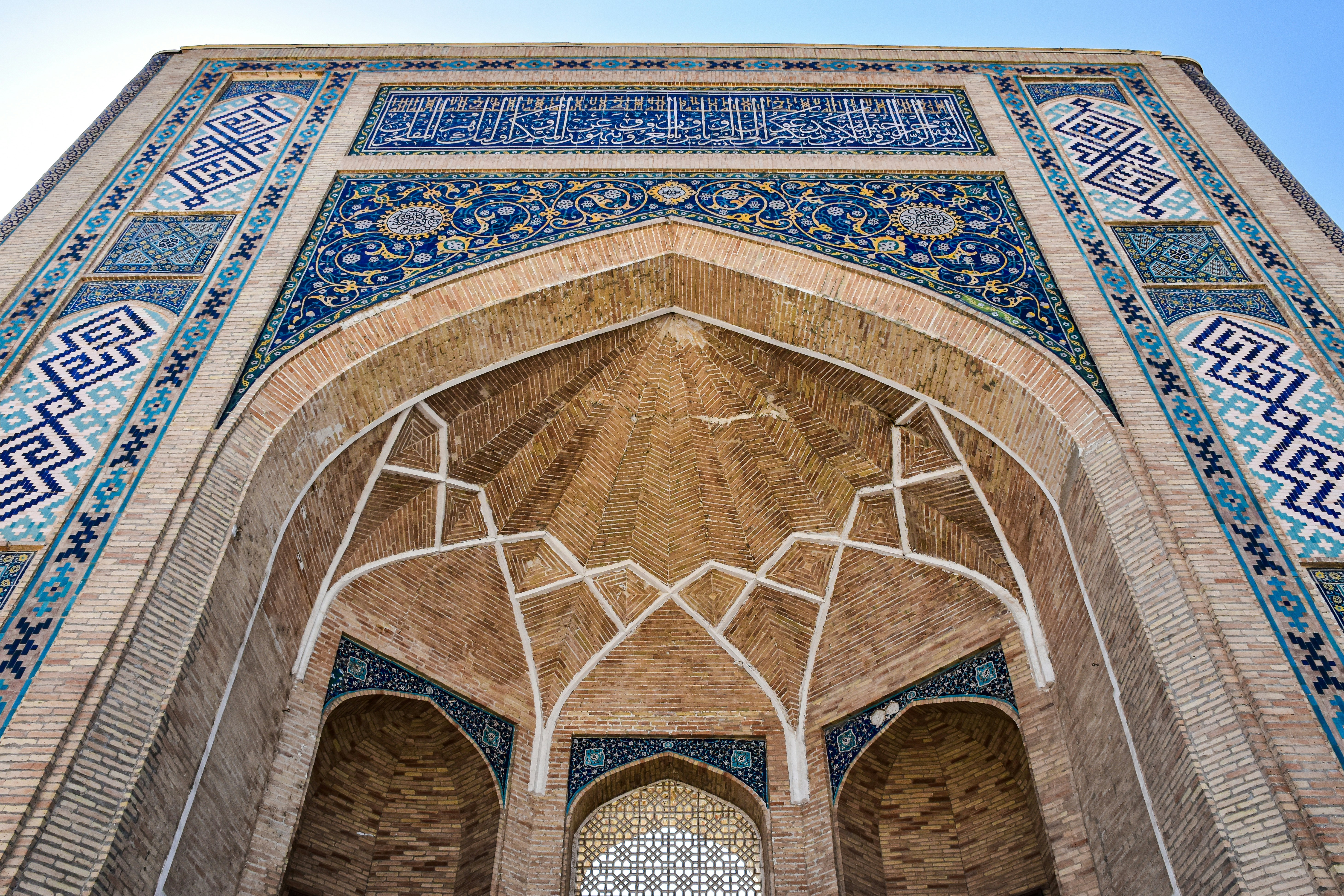 A large building with many windows and arches photo – Free Travel Image ...