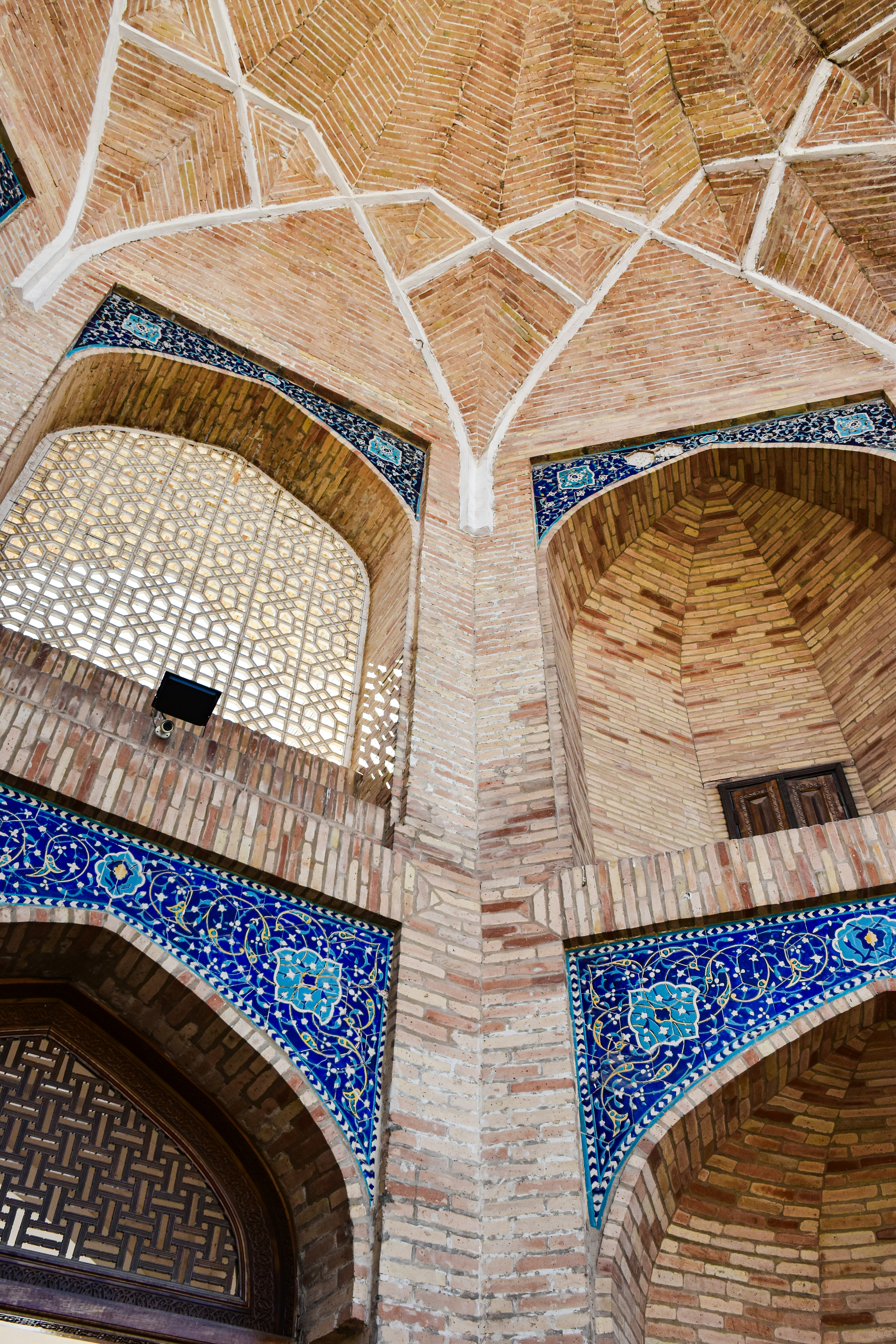 A view of the inside of a building photo – Free Building Image on Unsplash