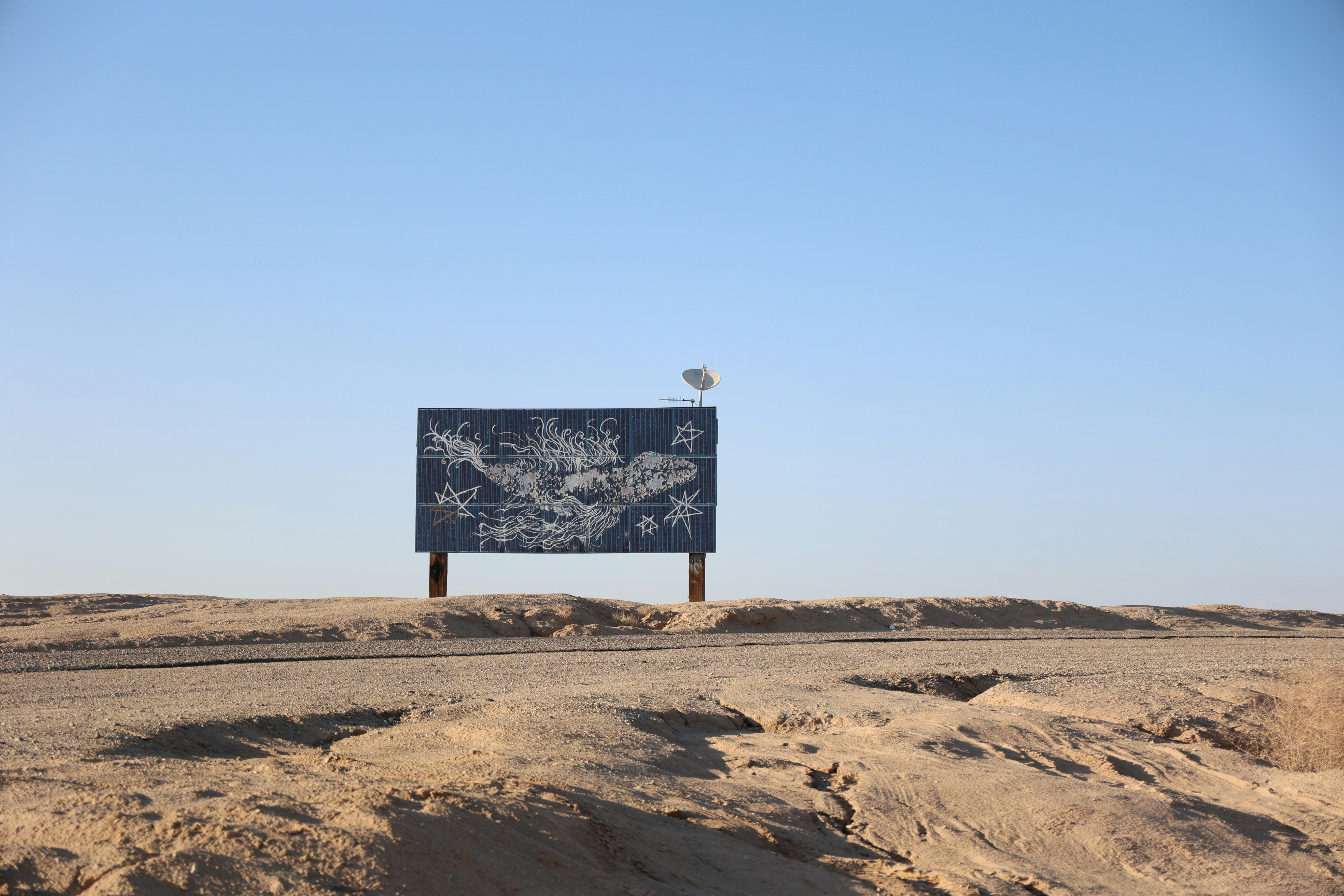 Desert Canvas: The Art of Isolation