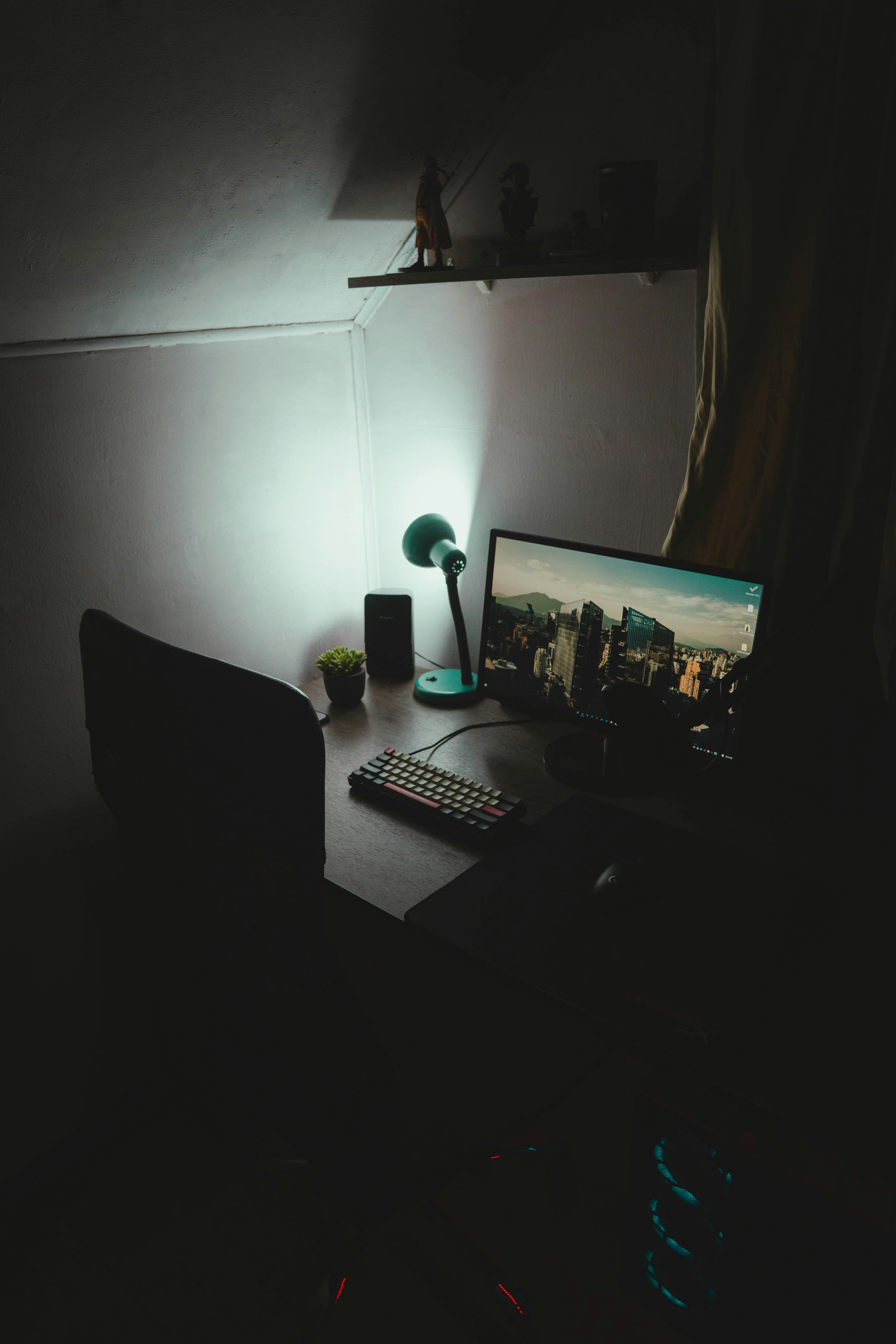 Cozy desktop setup, illuminated by a desk lamp. photo – Free Human ...