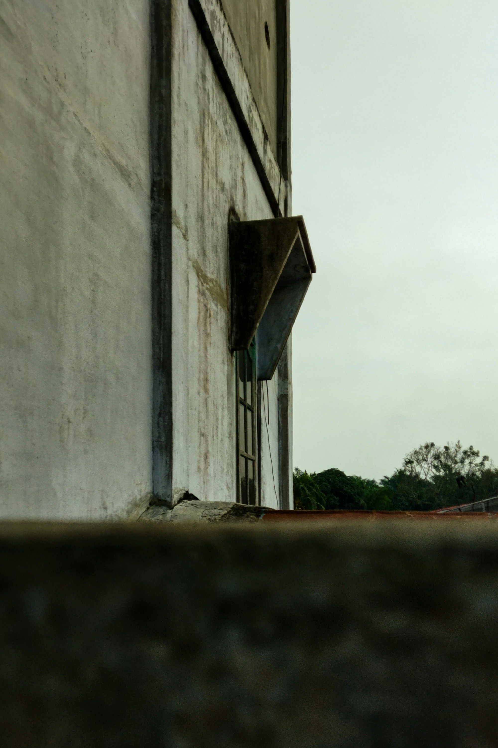 Building's side with a window and overhang. photo – Free Building Image ...