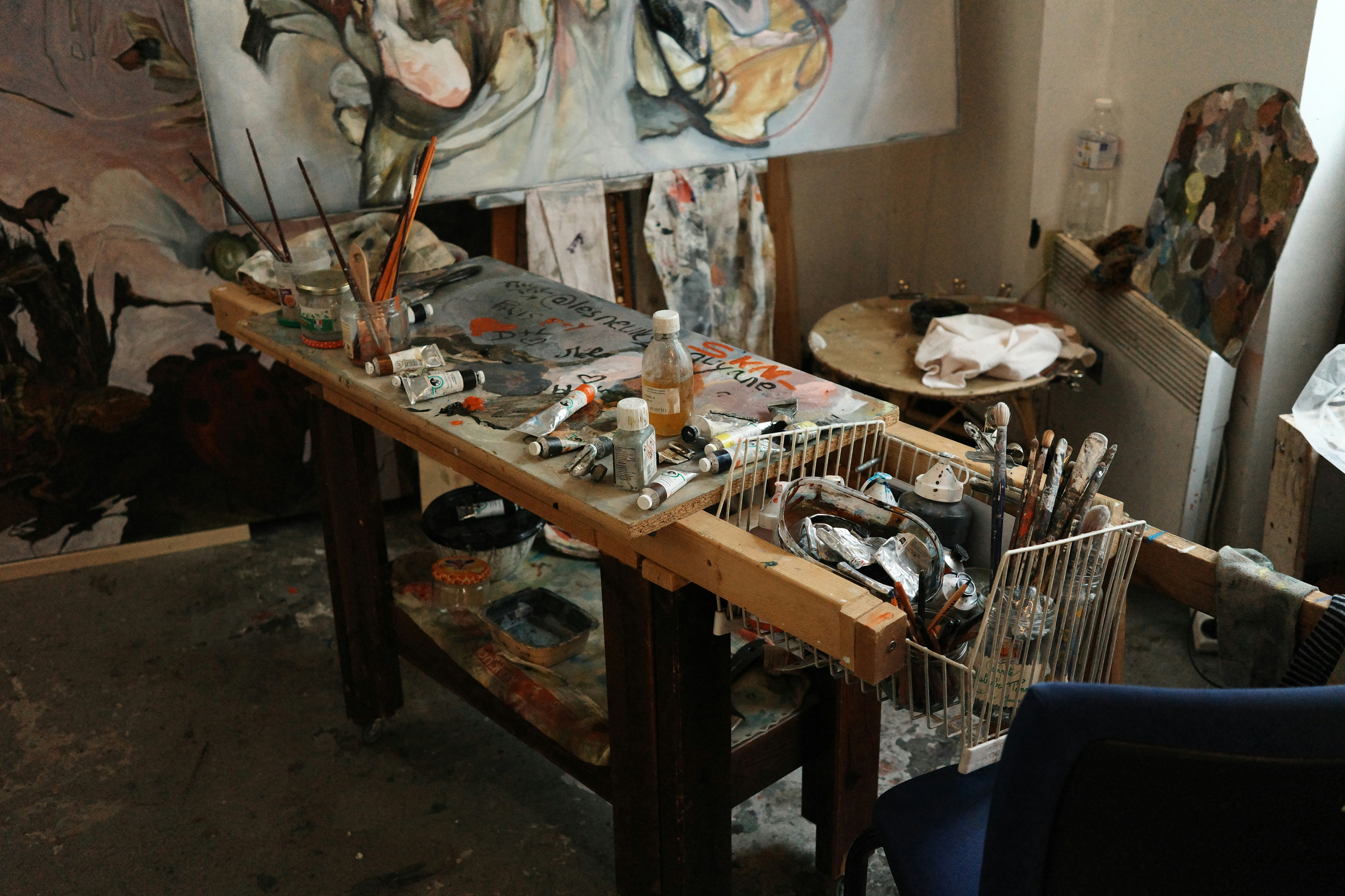 An artist's cluttered studio, paint, and supplies. photo – Free Art ...
