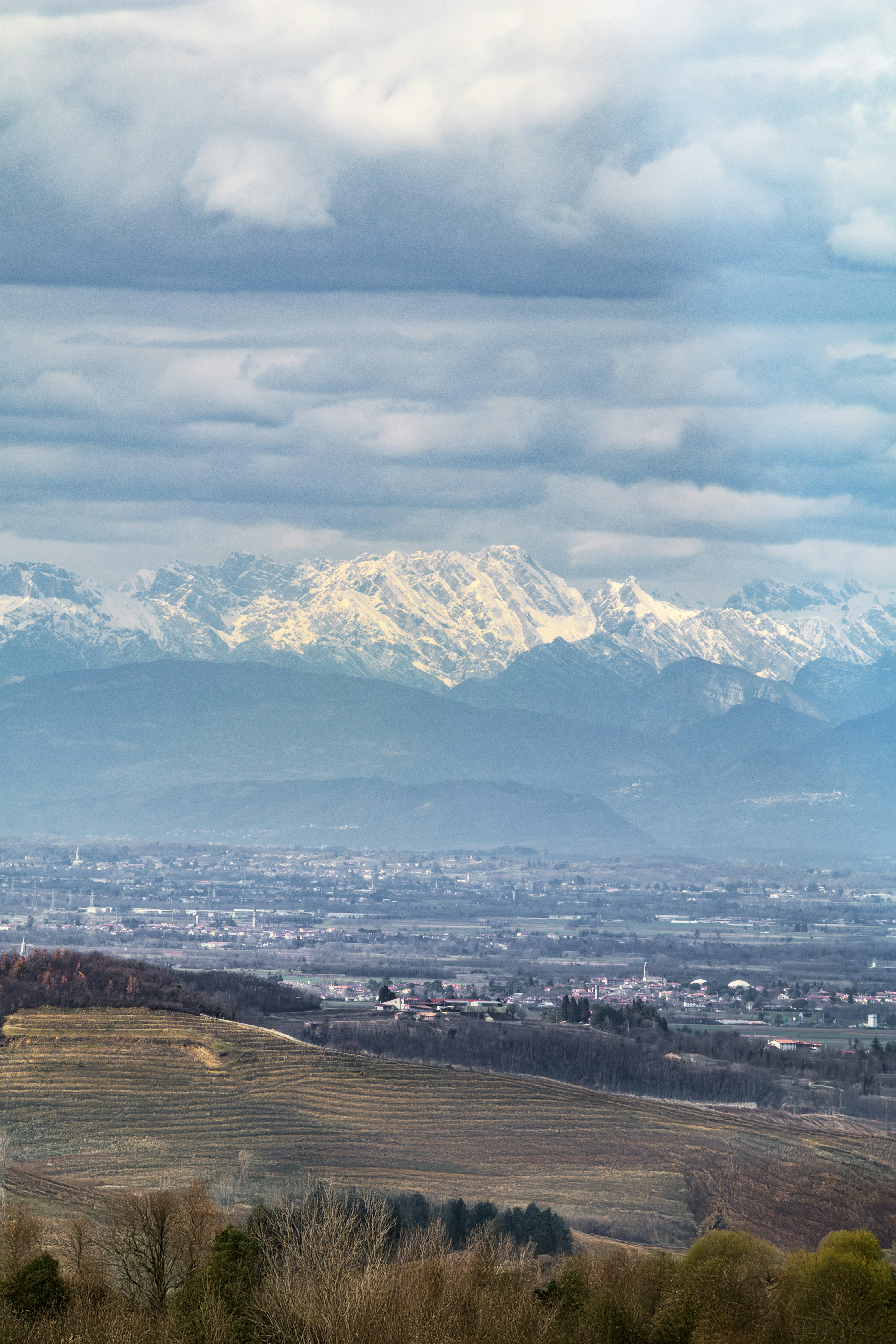 Majestic Peaks Beyond the Cityscape