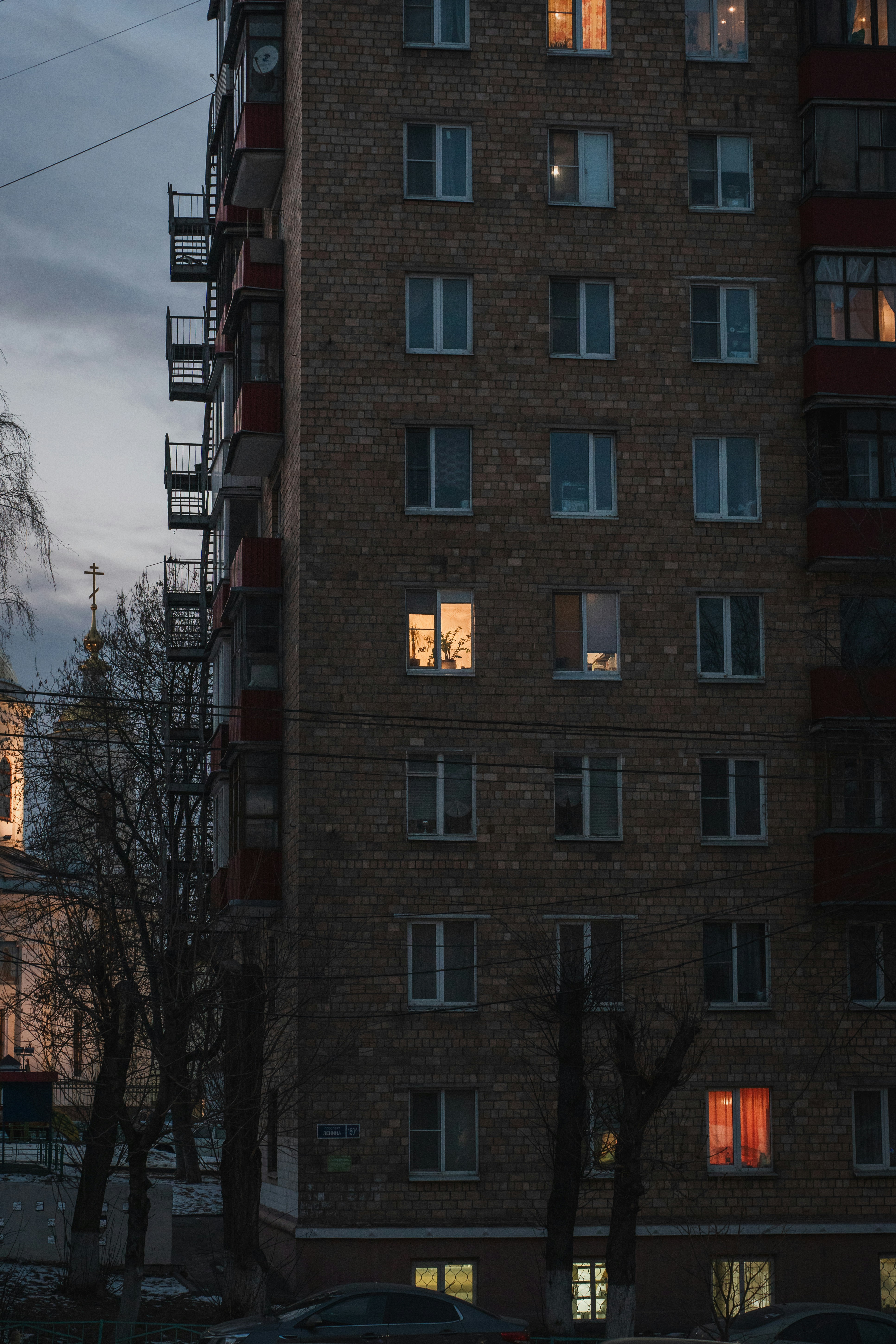 A lit apartment building at dusk. photo – Free Flat Image on Unsplash