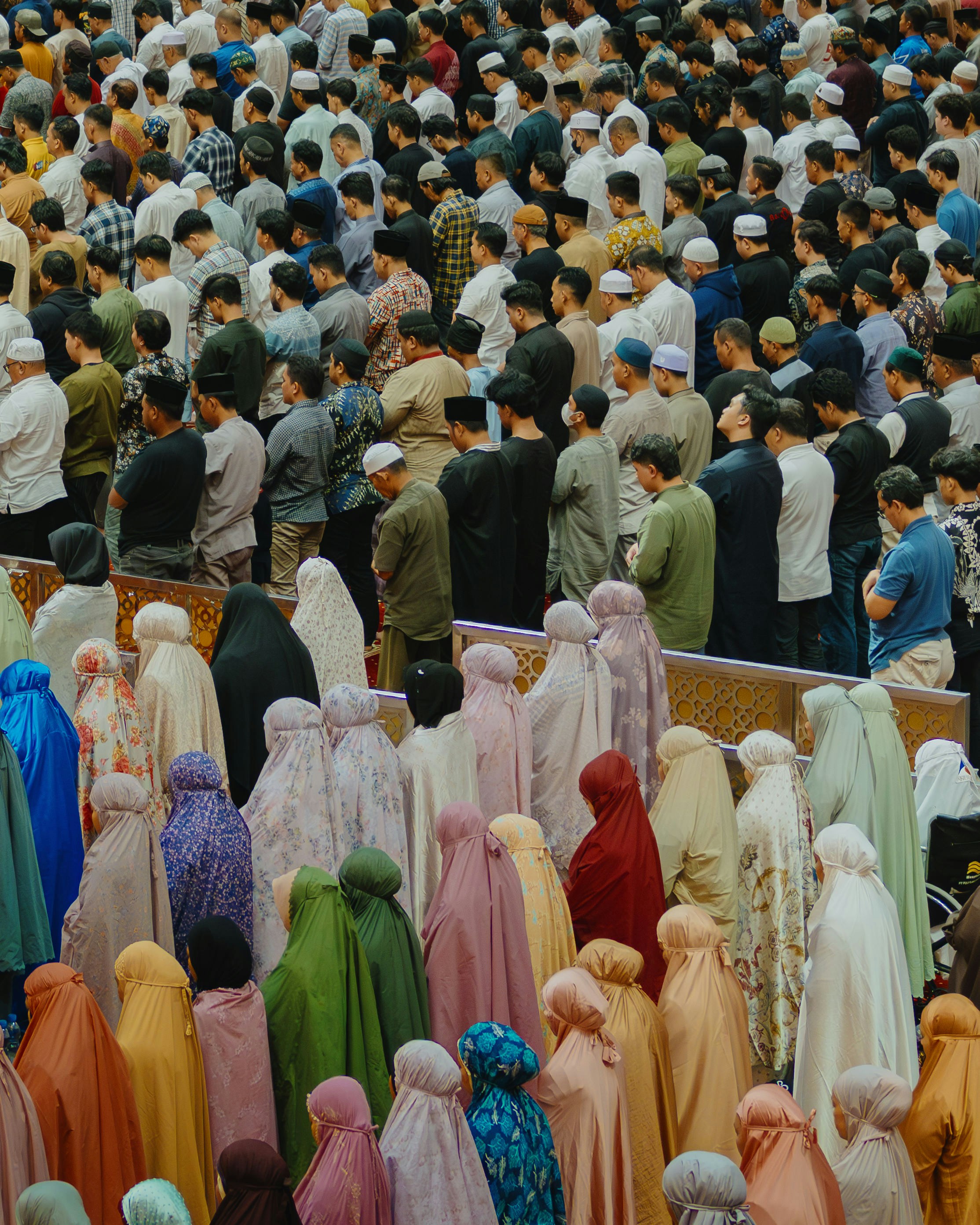 A large group of people standing in front of a crowd photo – Free ...