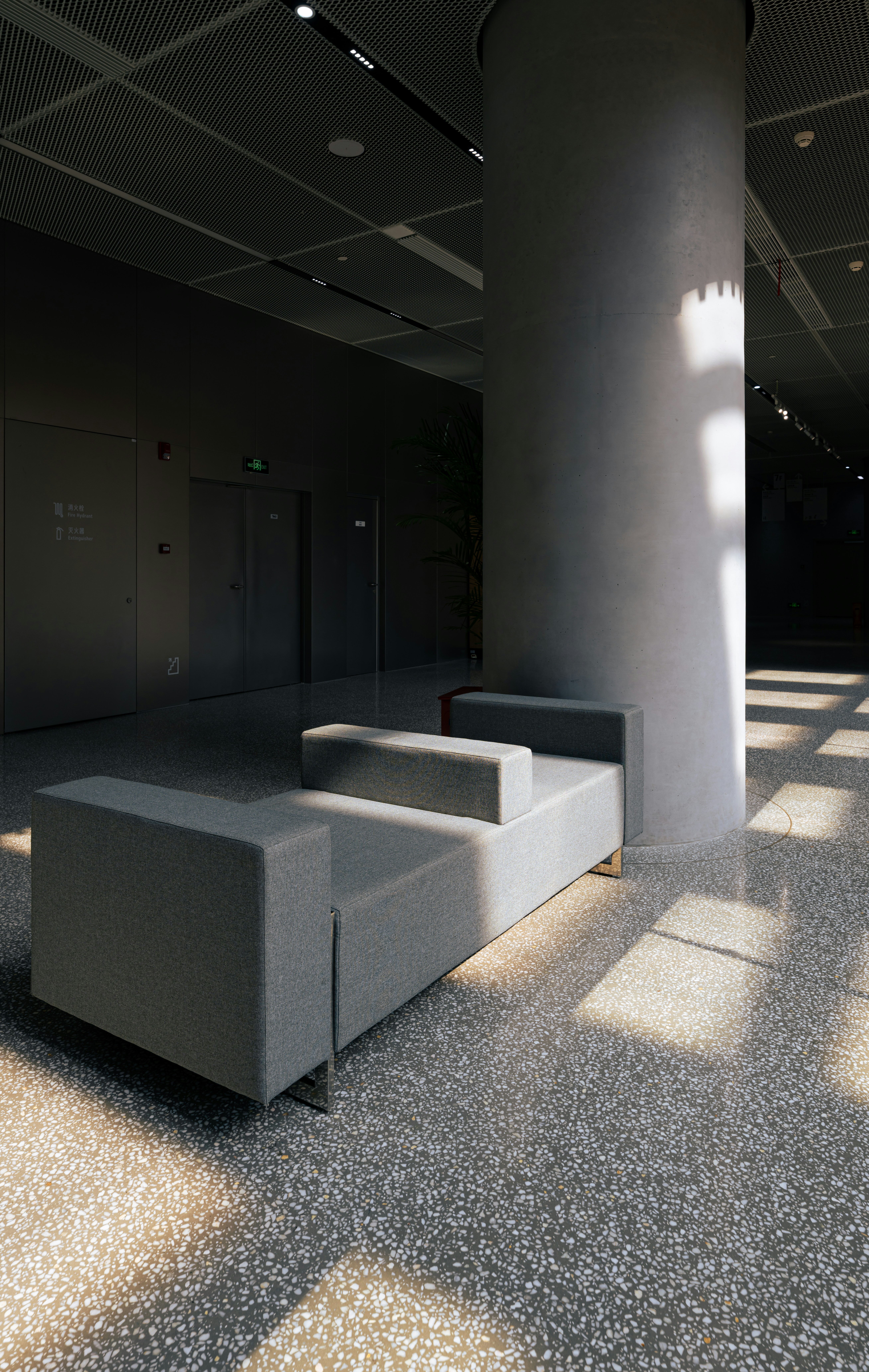 Sunlit Column and Modular Seating: A Quiet Geometry in a Modern Lobby