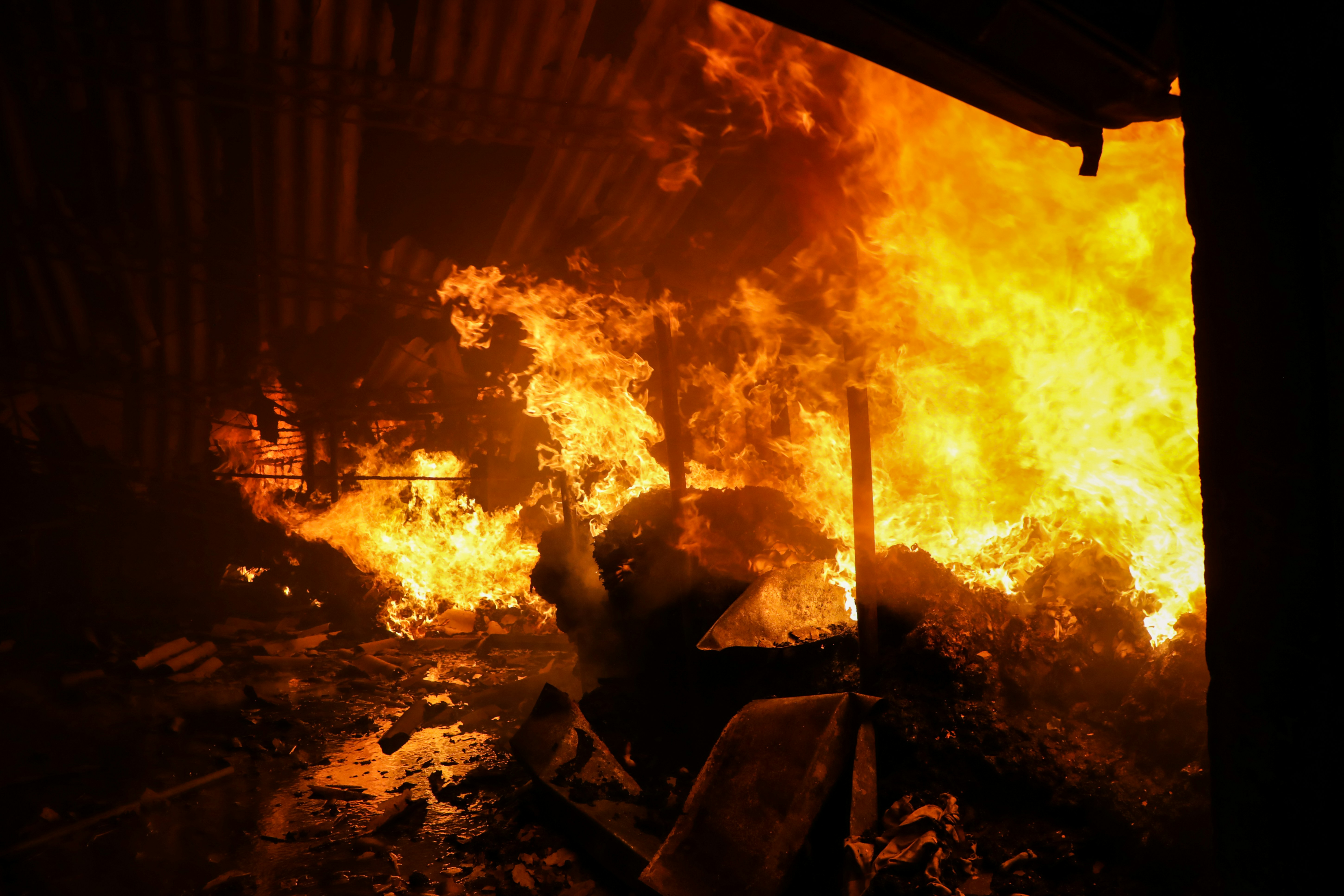 A house is fully engulfed in flames. photo – Free Fire Image on Unsplash