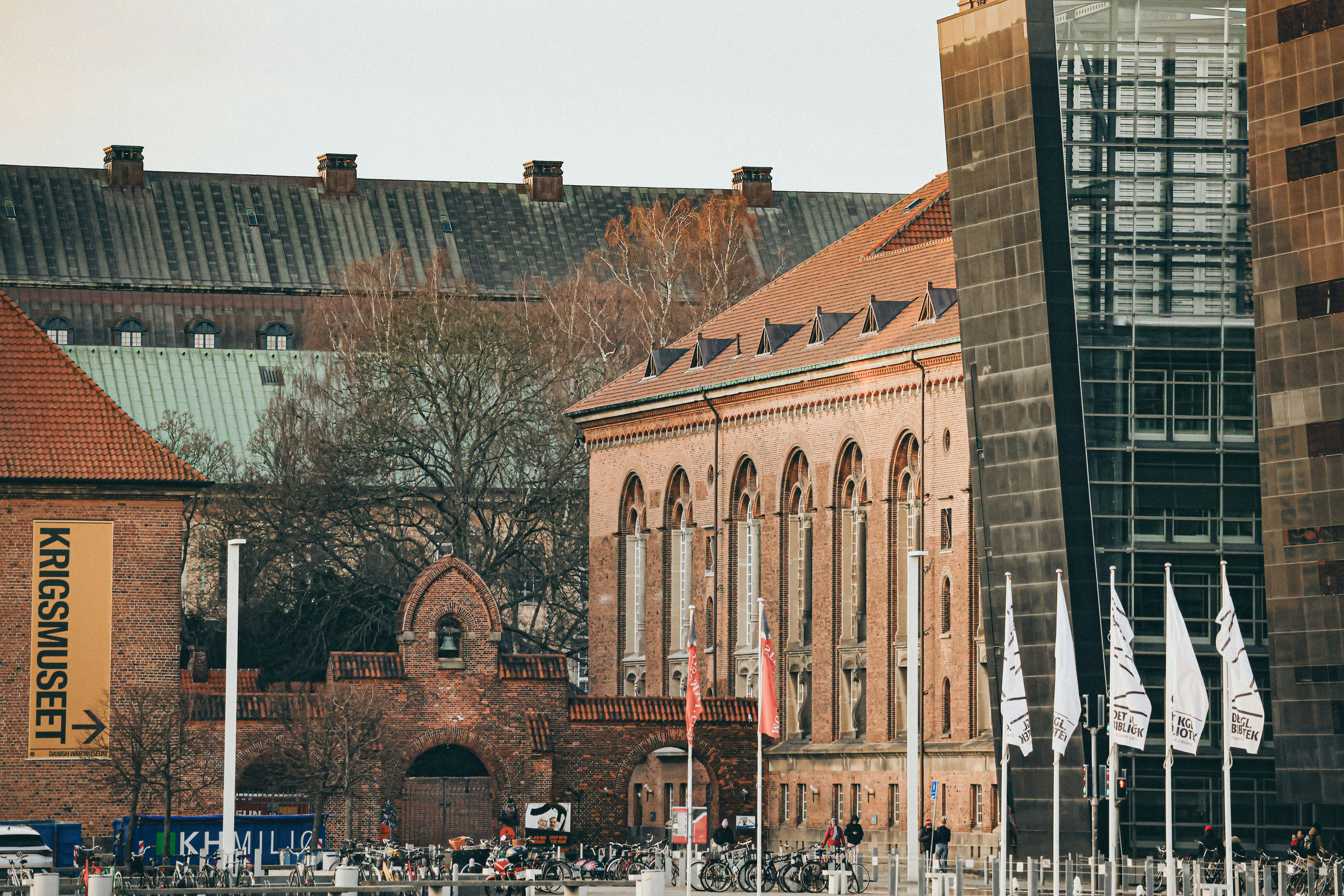 Architectural Harmony at the Urban Crossroads