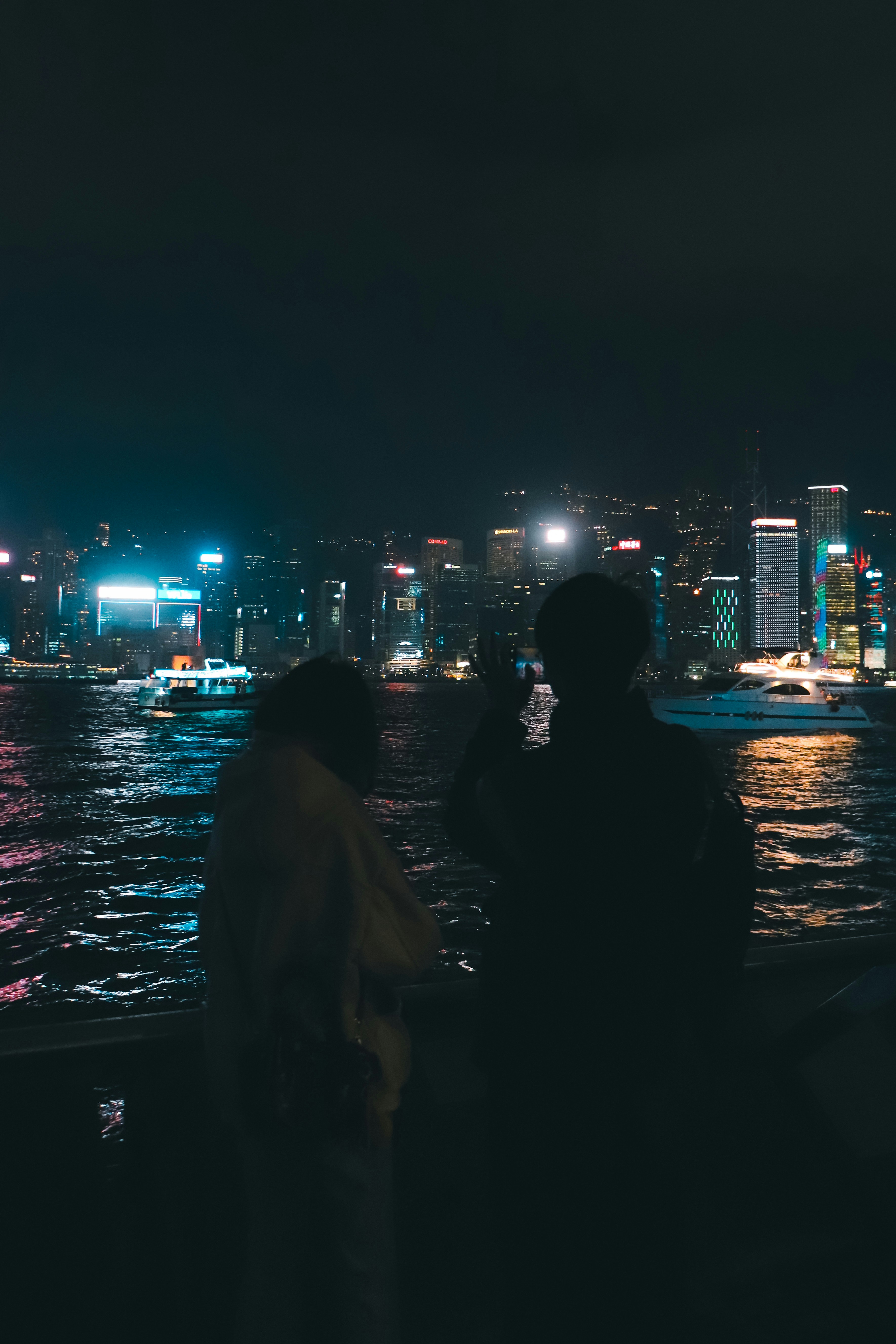 People enjoy the city lights at night. photo – Free Woman Image on Unsplash