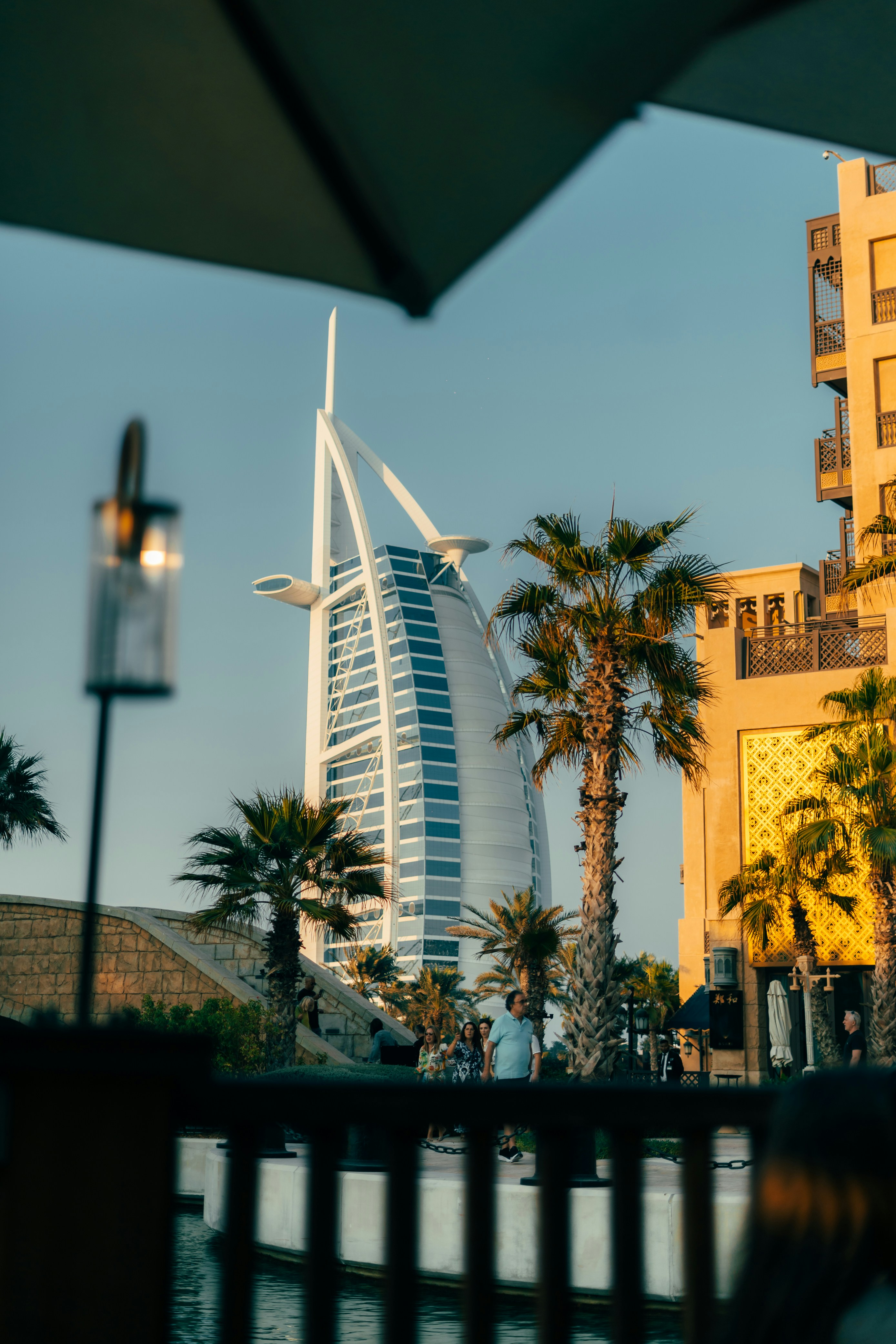 The burj al arab stands tall in dubai. photo – Free Woman Image on Unsplash