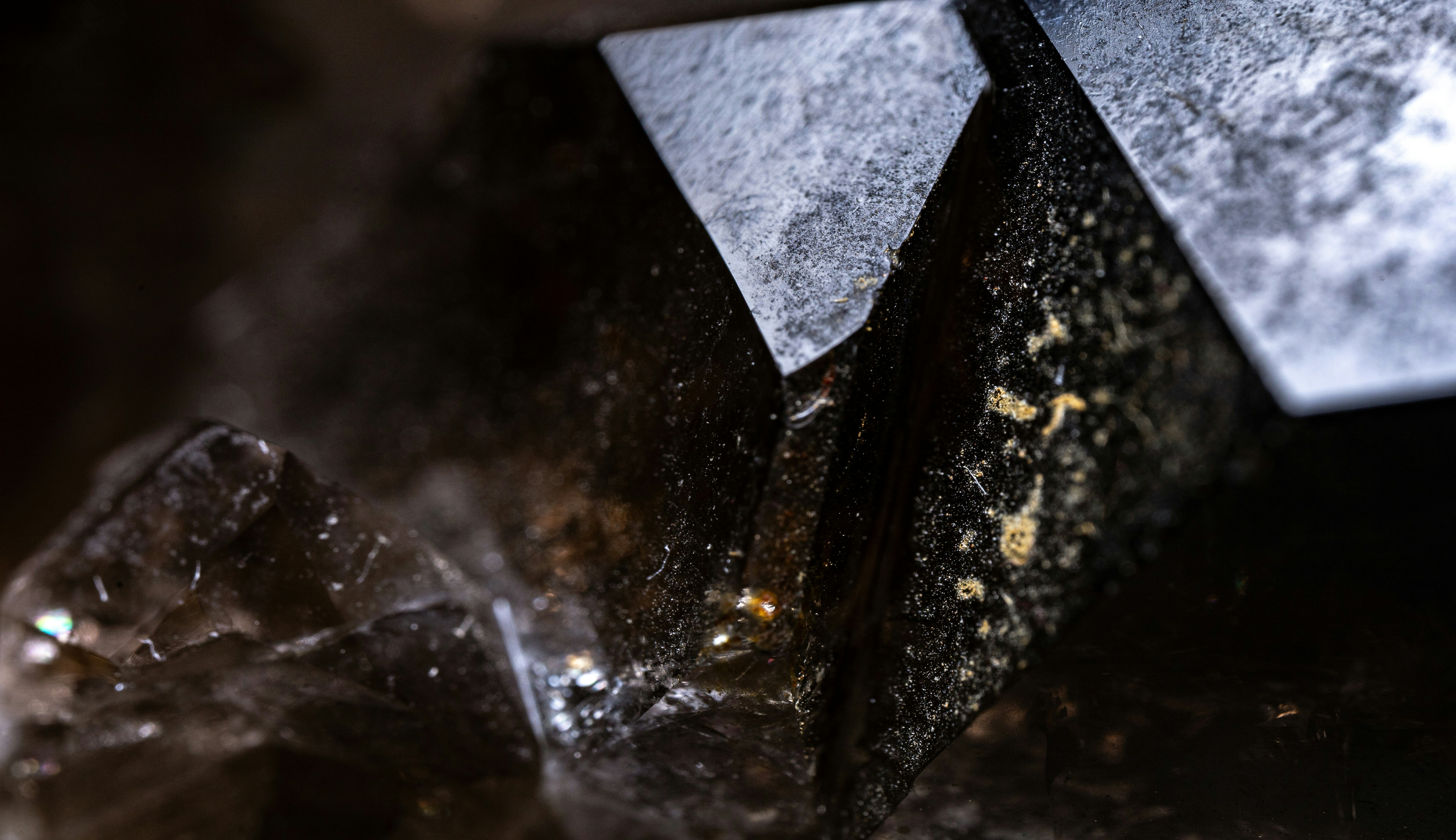 Close-up of dark crystals with metallic angles. photo – Free Mineral ...
