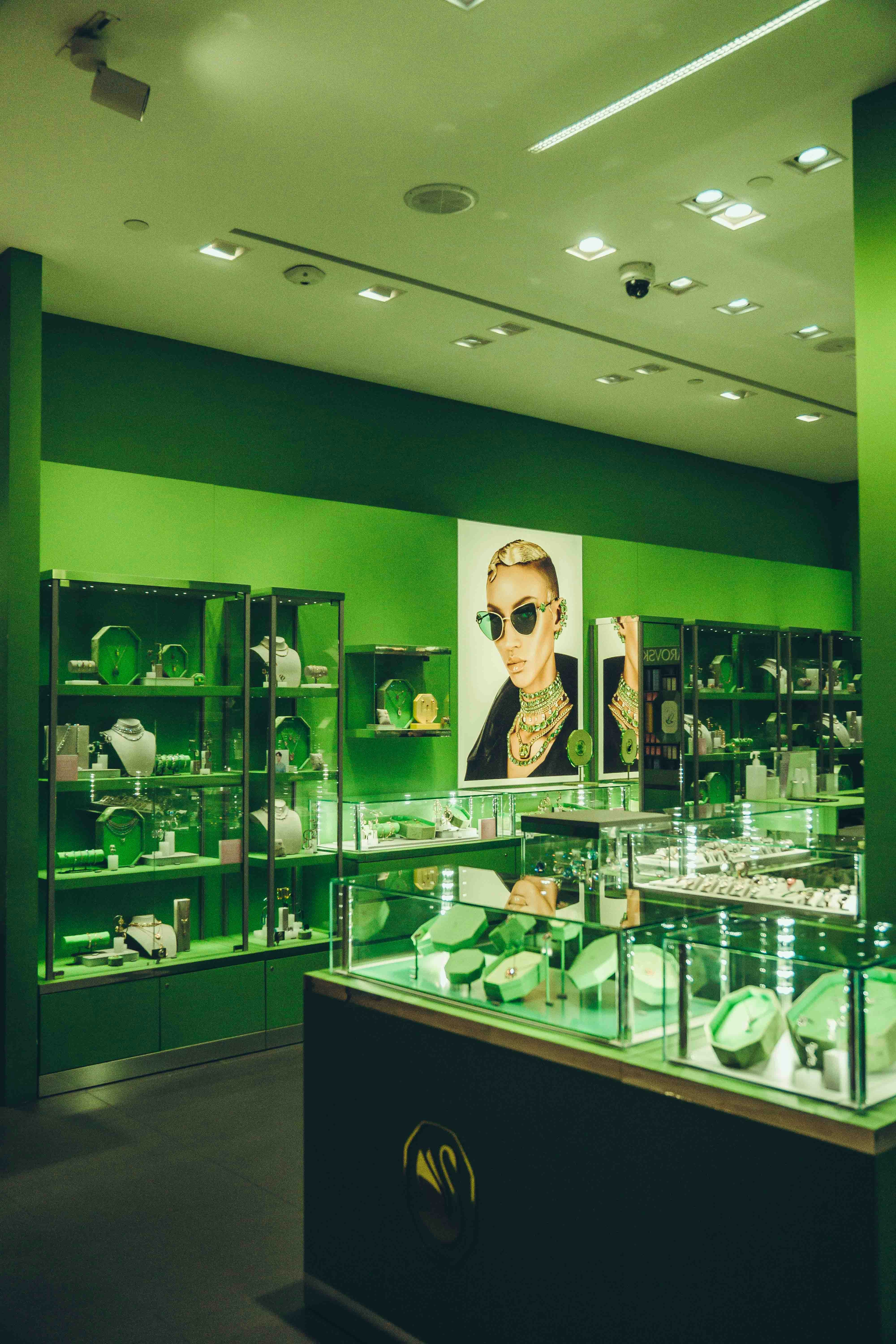 Verdant Spotlight: A Center Portrait Illuminates a Green Jewelry Gallery