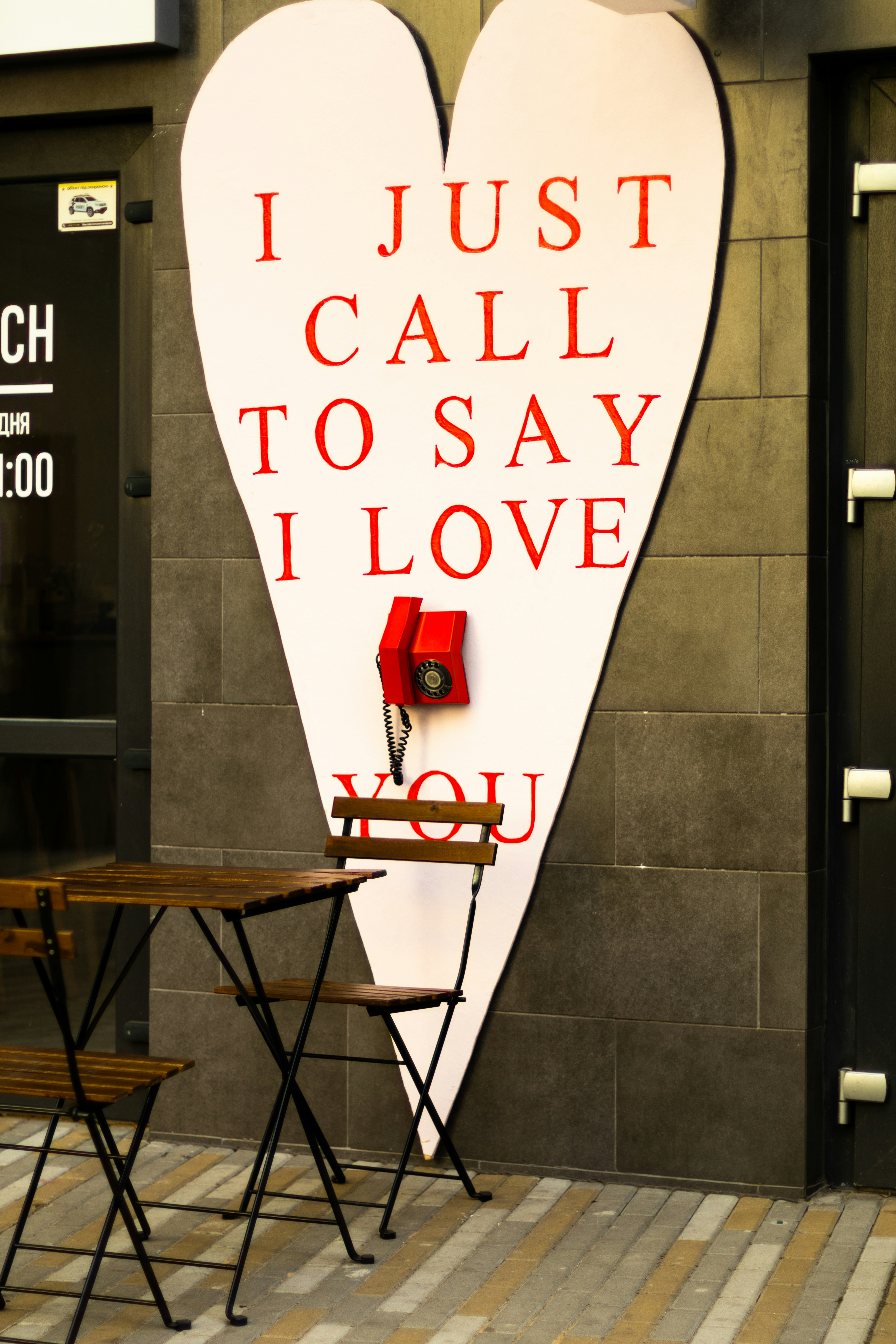 A heart-shaped sign with "i just call to say i love you." photo – Free ...