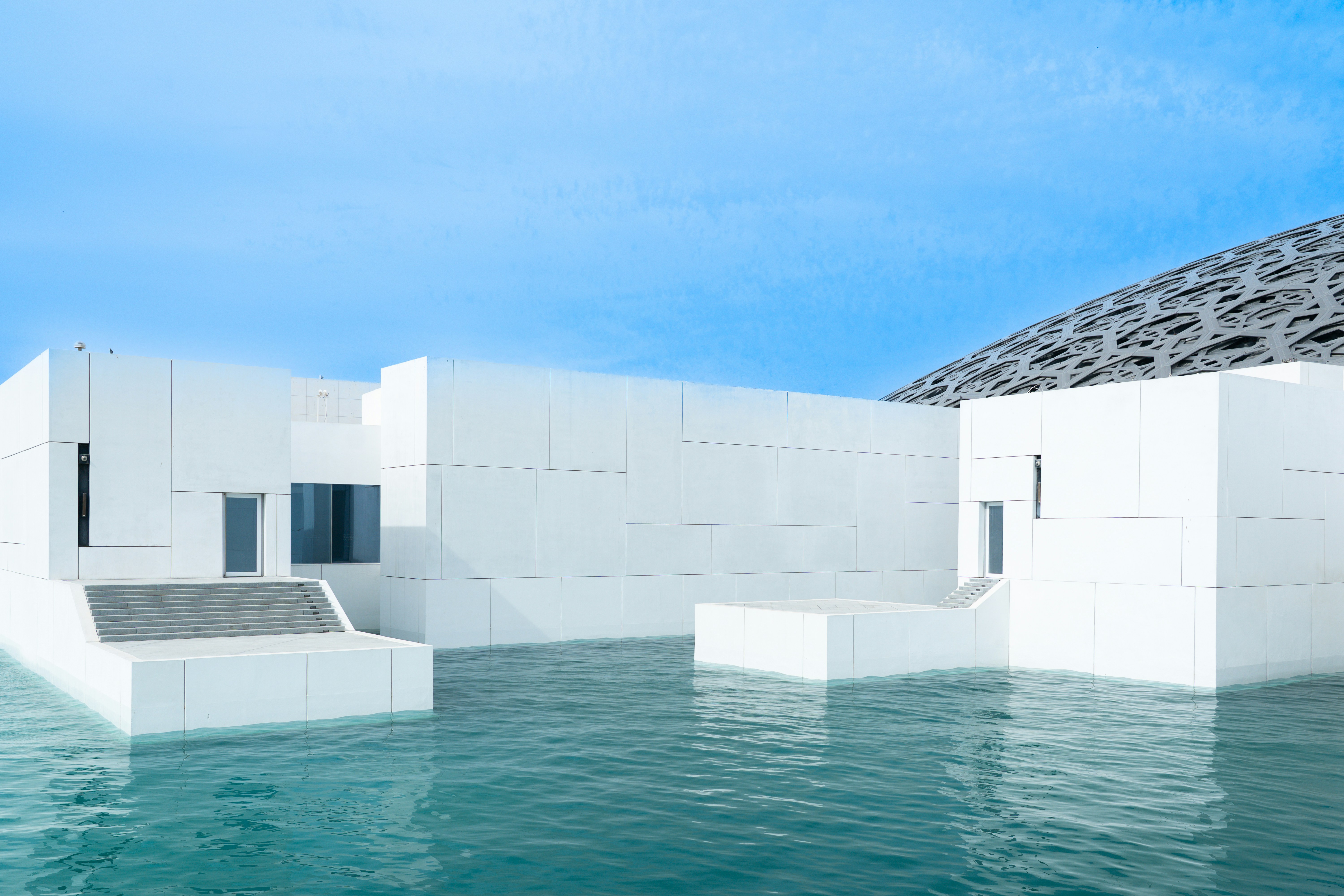 The Louvre Museum Abu Dhabi. | The louvre abu dhabi: architecture and water.