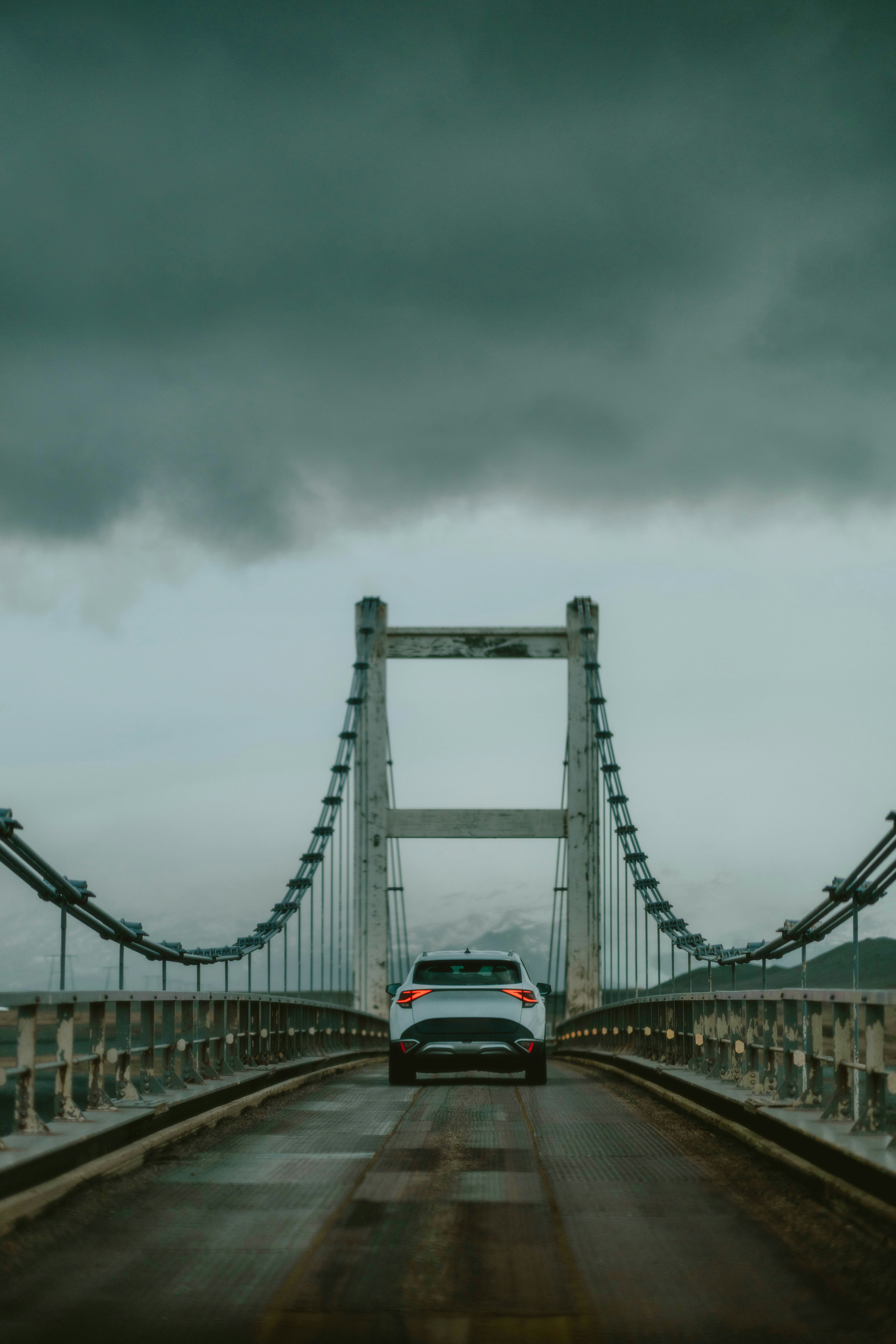 A car drives across a dramatic bridge. photo – Free Car Image on Unsplash