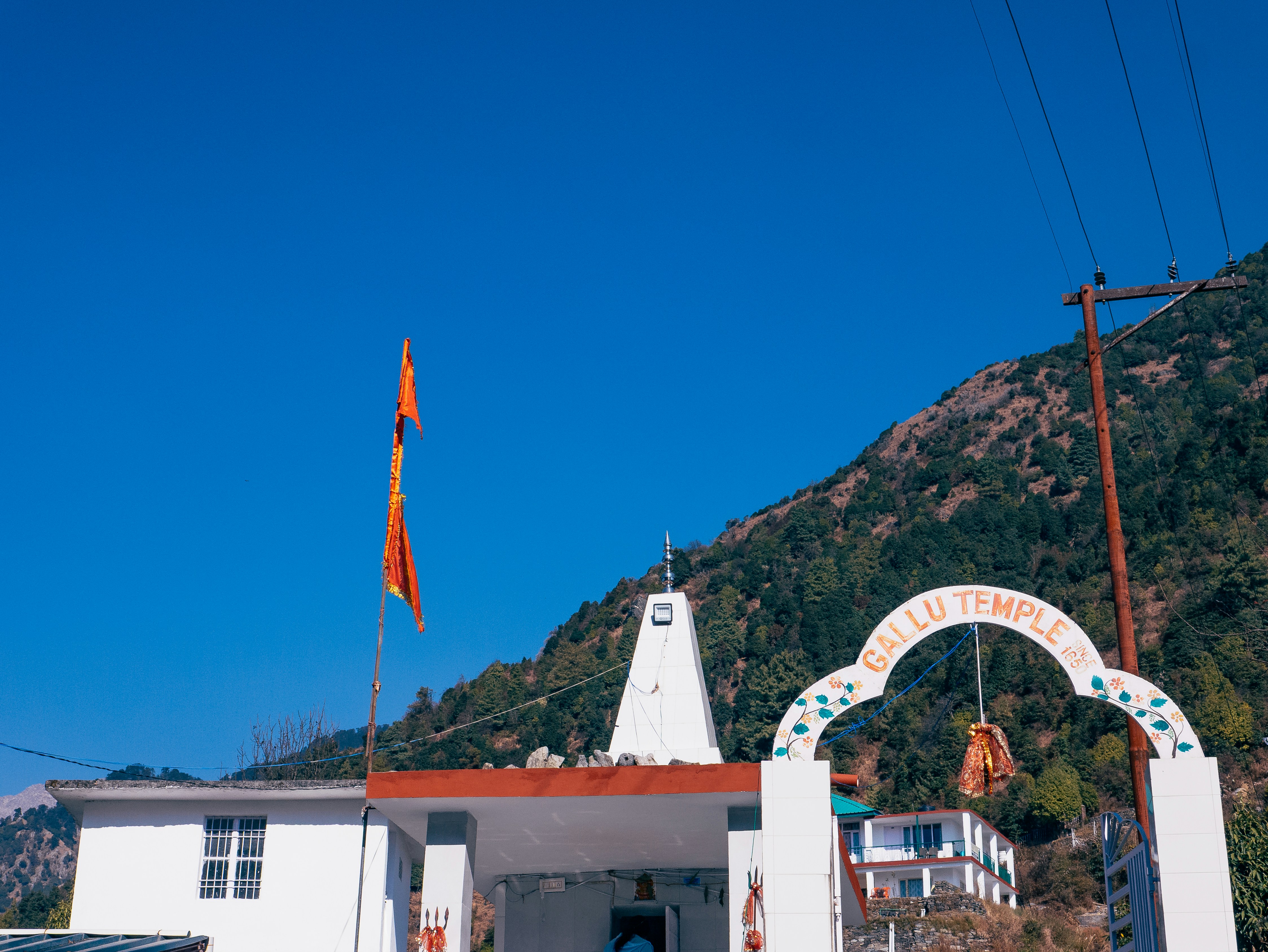 A temple sits peacefully amidst a mountain landscape. photo – Free ...