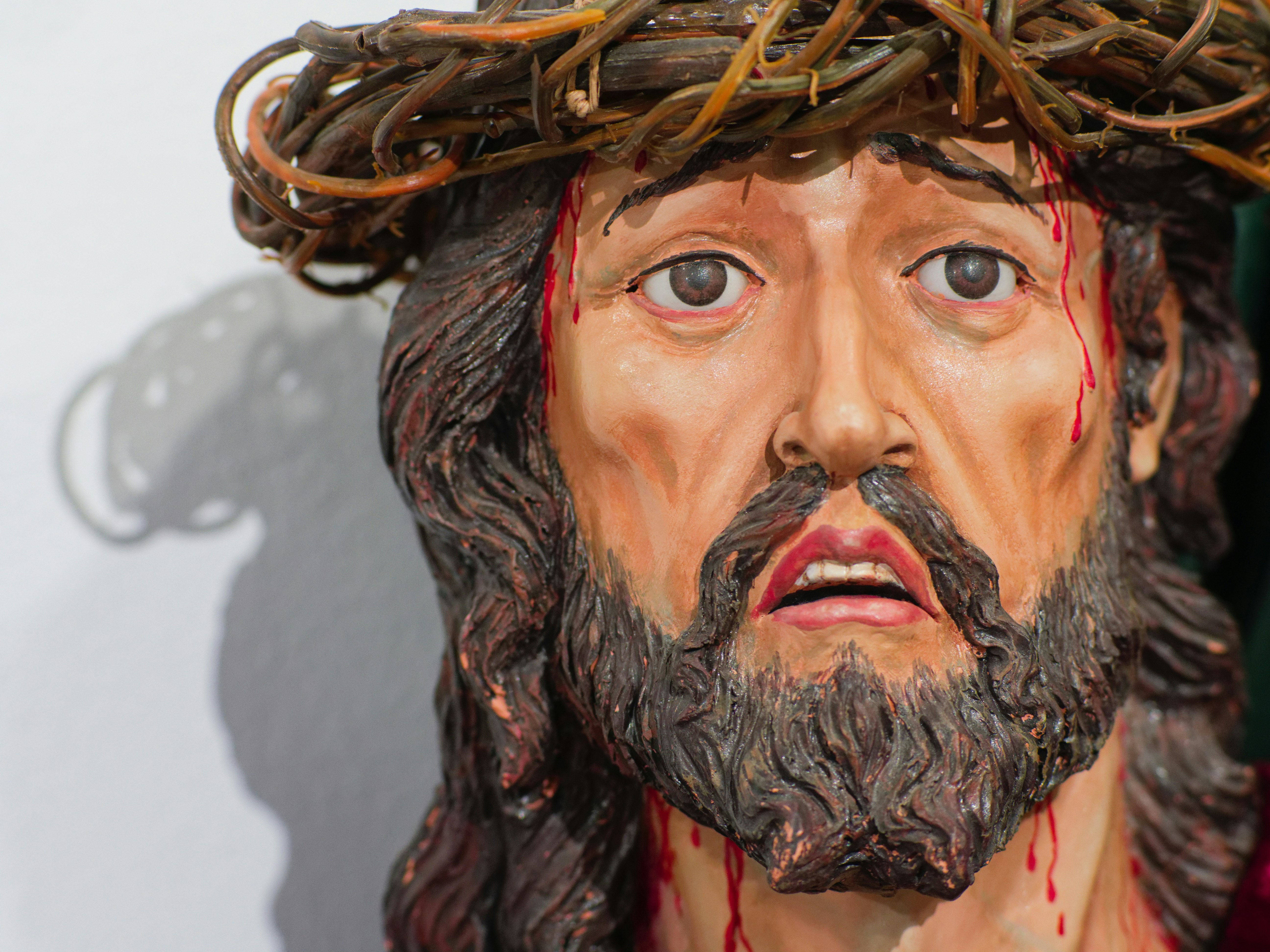 Jesus christ wearing a crown of thorns. photo – Free Portrait Image on ...