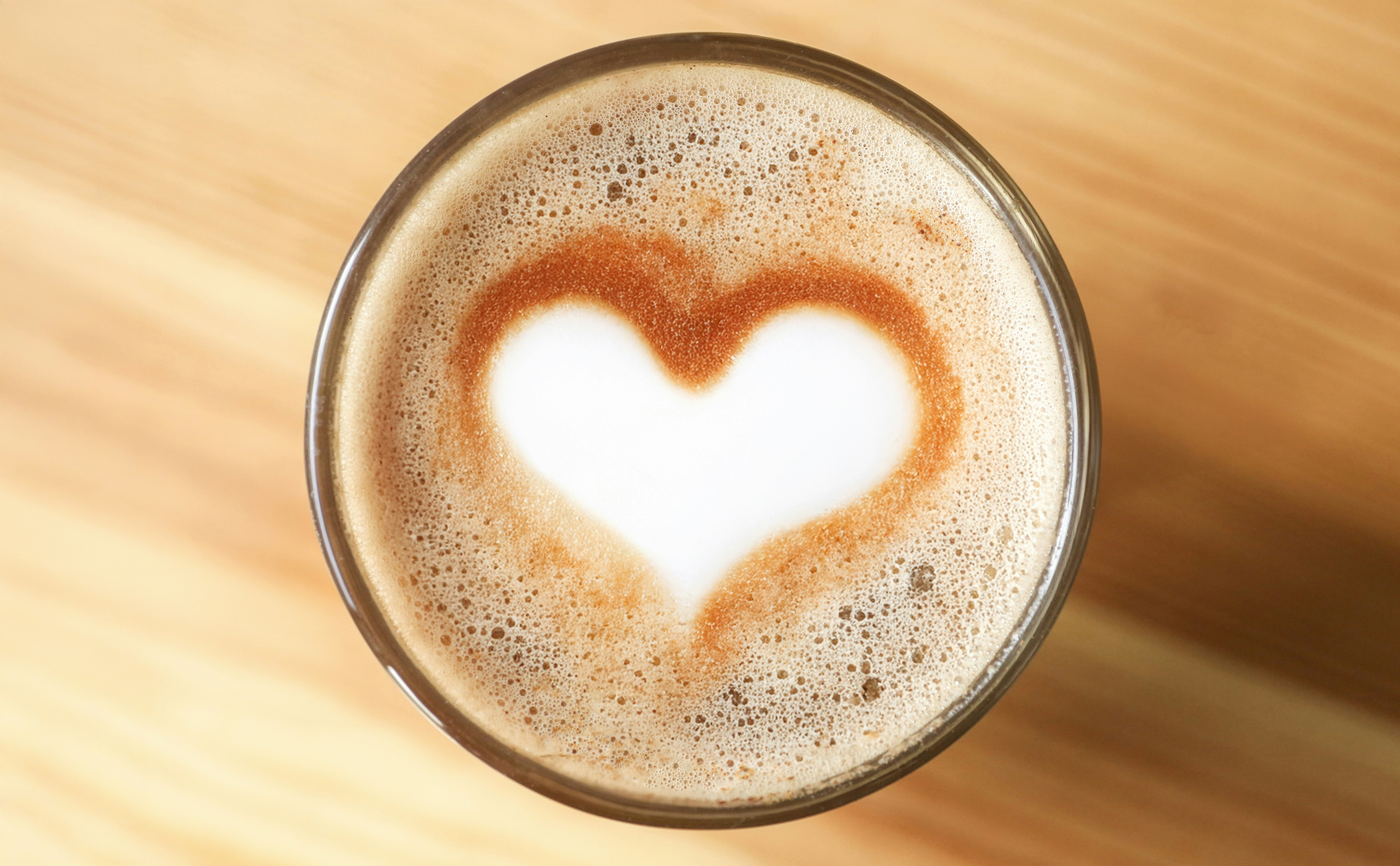 Heart in the crema: A top-down latte art study