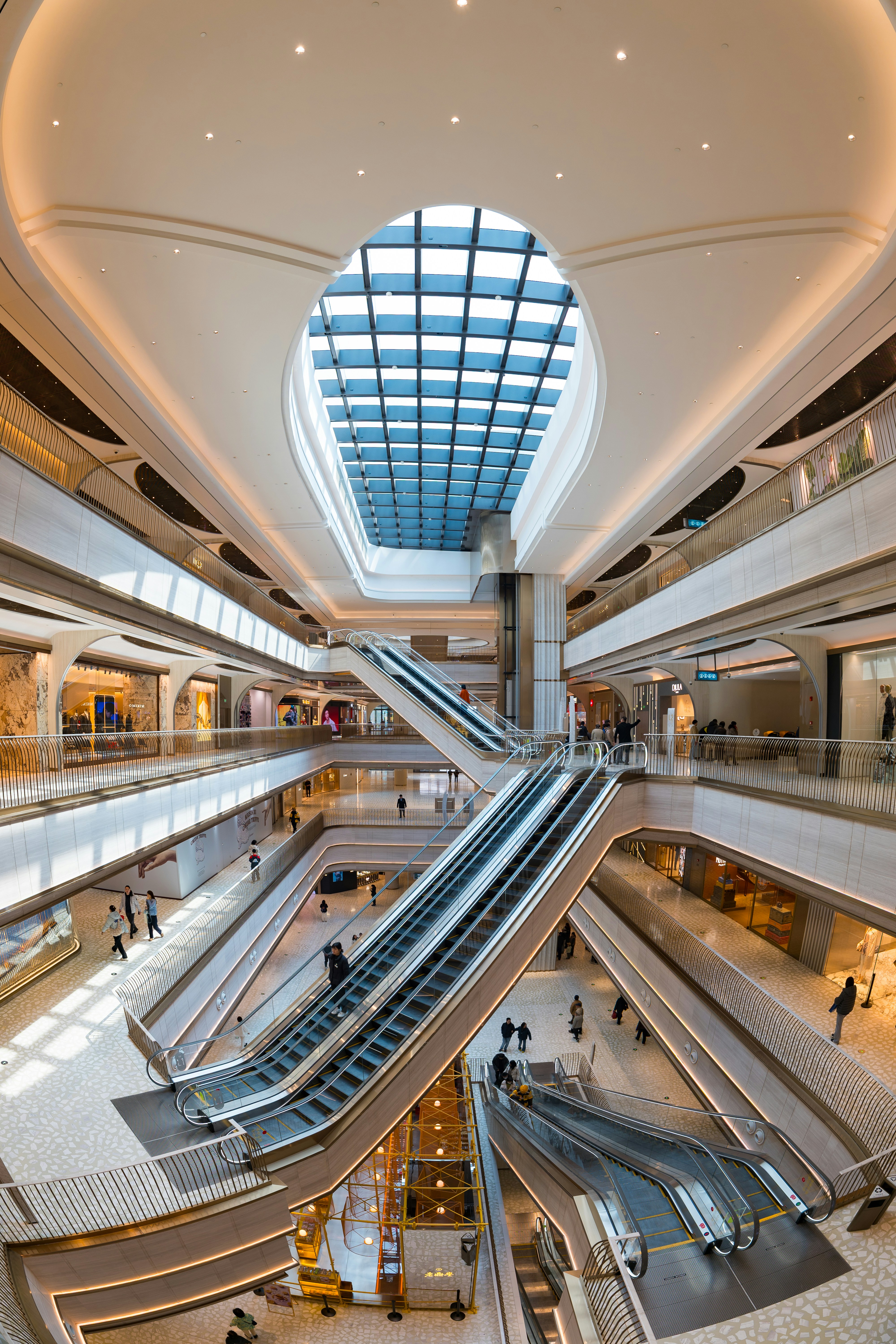 An expansive interior view of a shopping mall. photo – Free Building ...