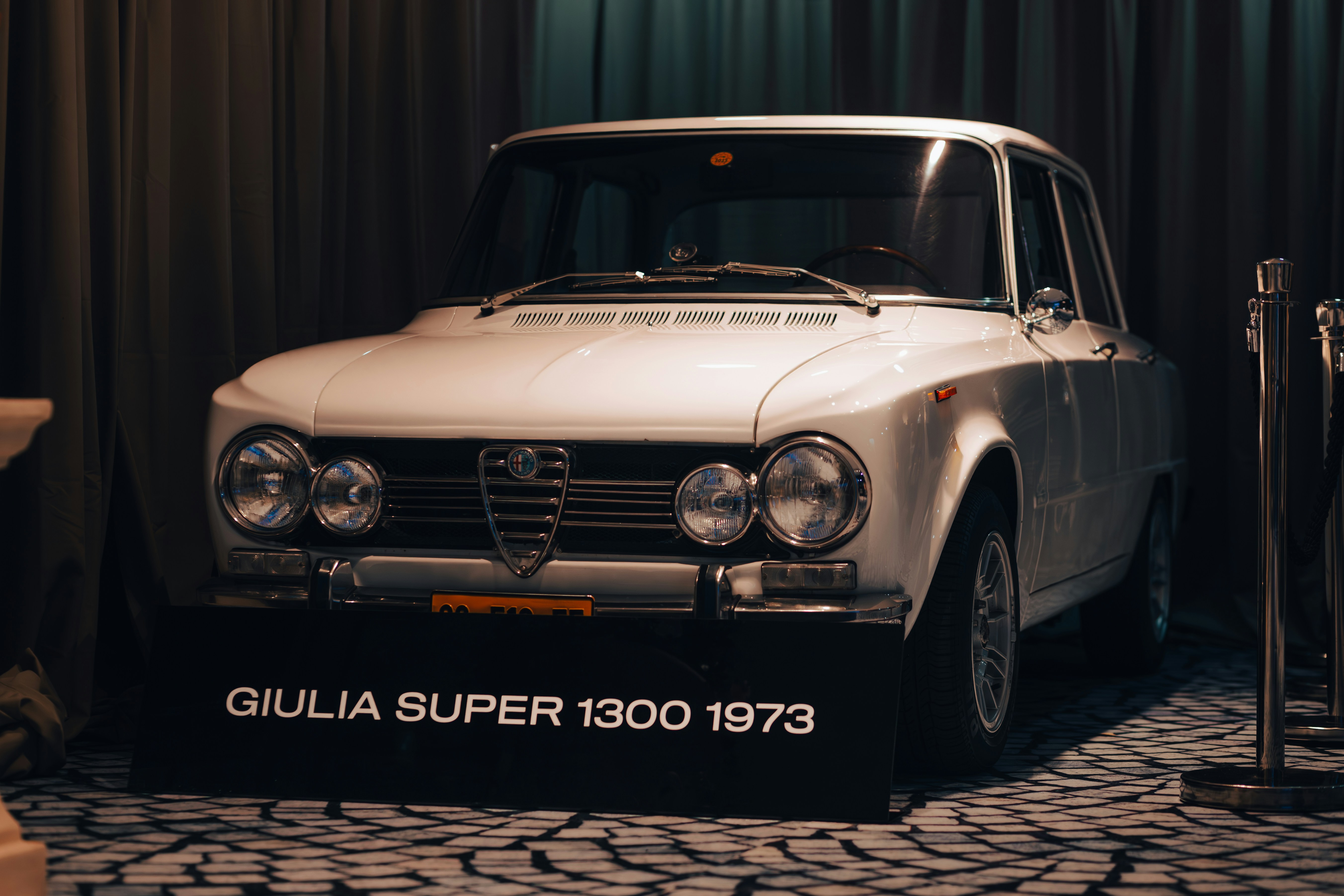 Alfa Romeo Glimpsed: Giulia Super 1300 1973 in Silent Spotlight