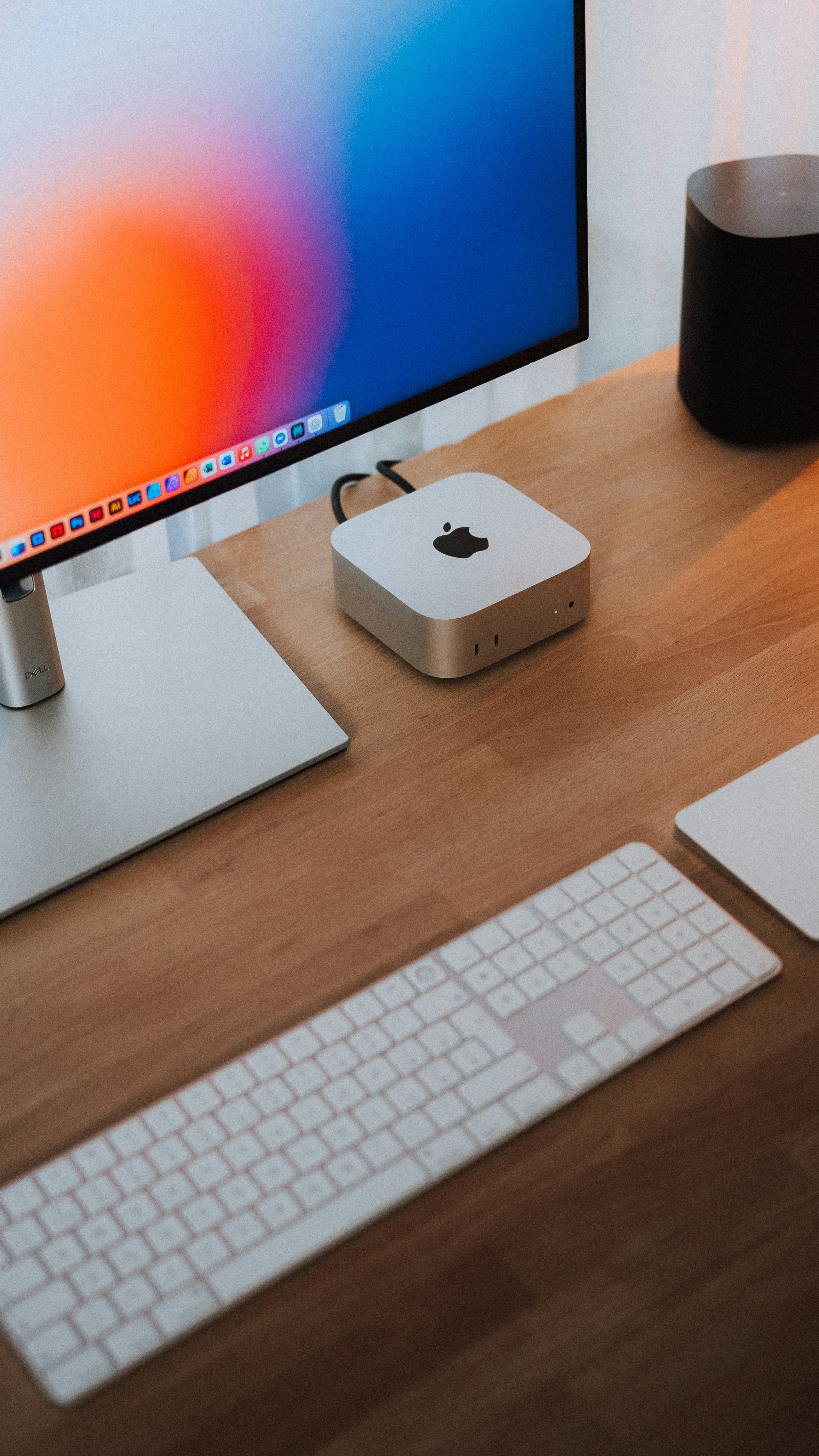 An apple setup with a keyboard and computer. photo – Free Computer ...