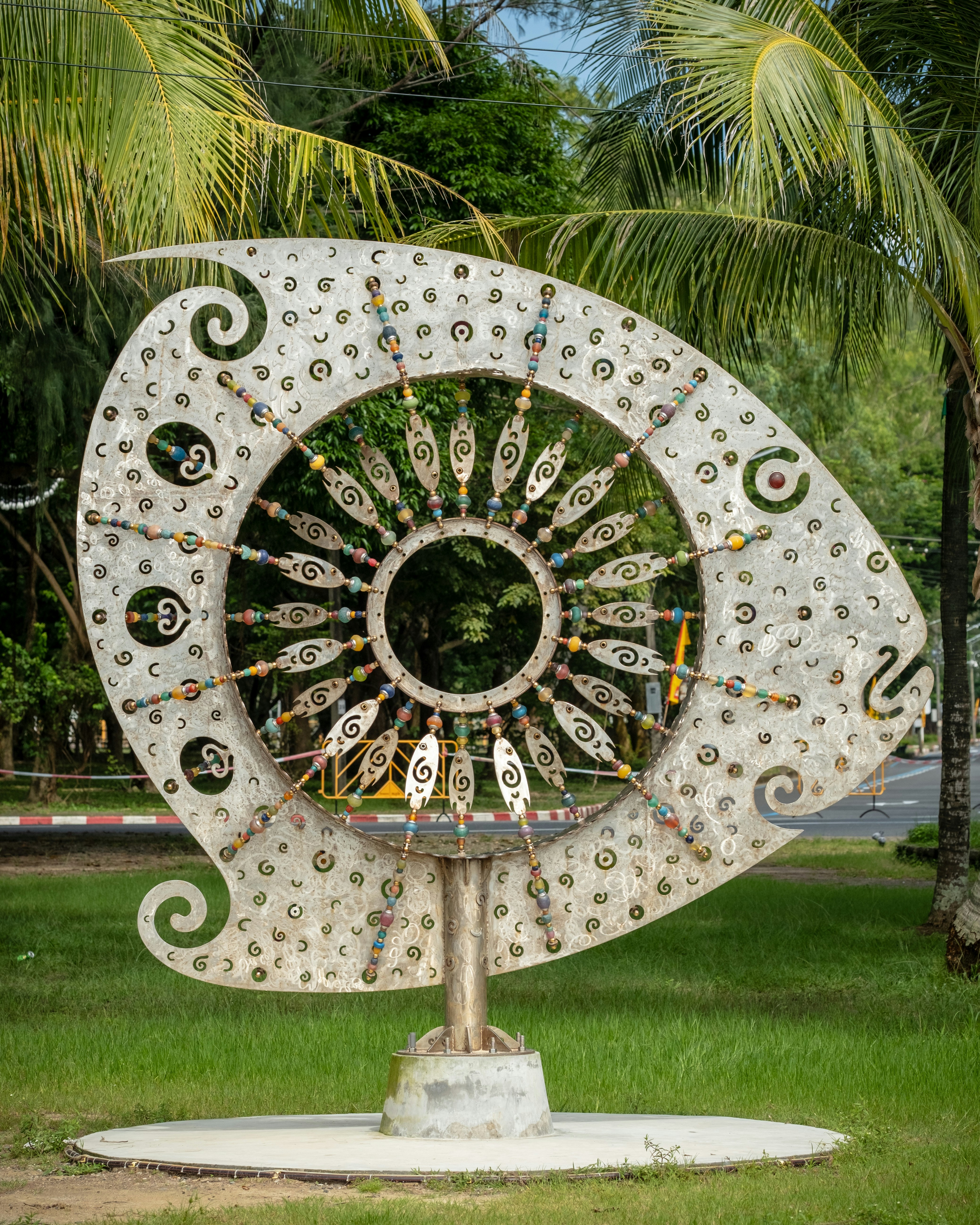 Sunwheel in the Park: Concentric Metal Sculpture Among Palms