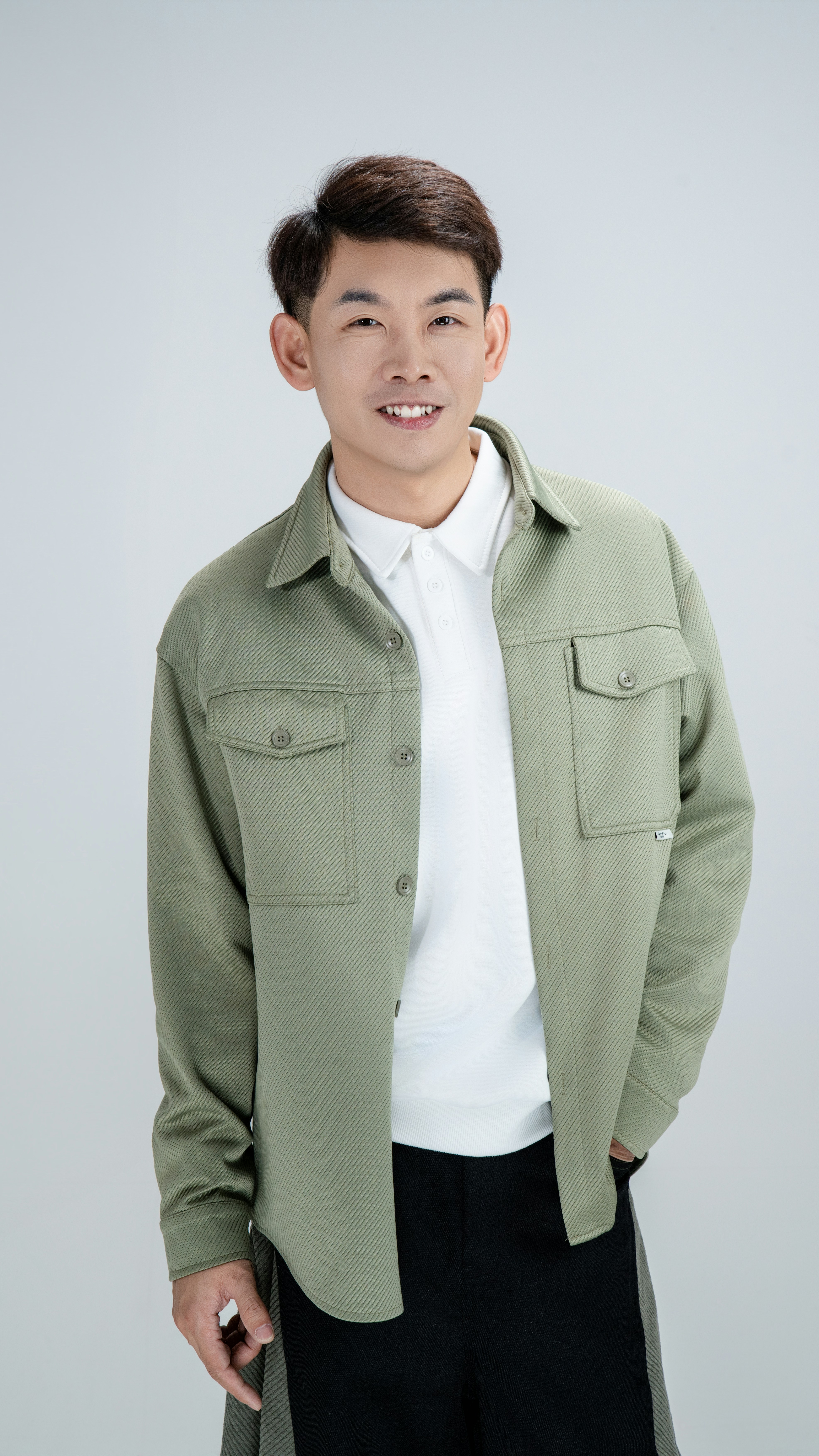 A smiling man poses in a casual outfit. photo – Free Shirt Image on ...