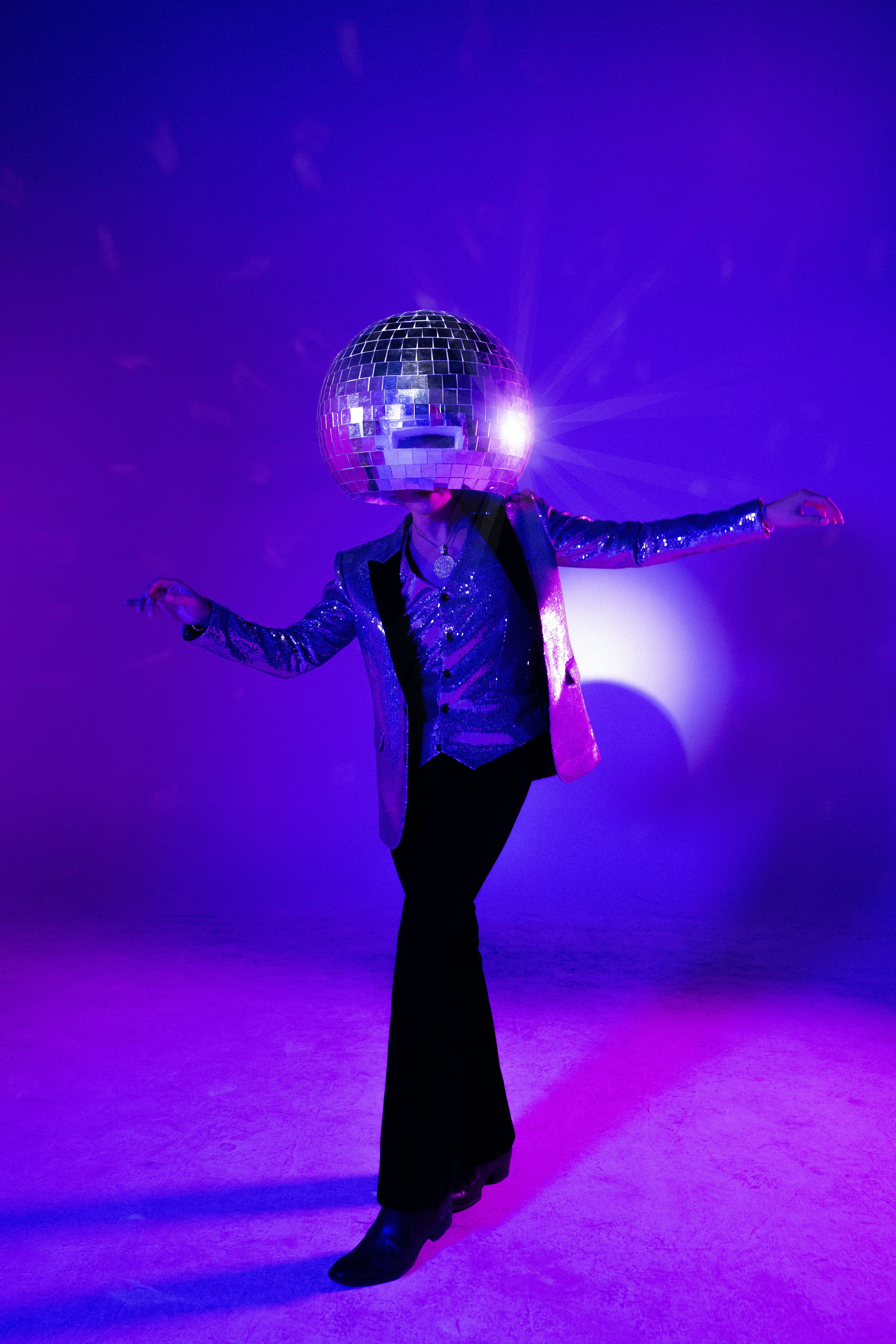 Disco ball-headed person strikes a pose. photo – Free Beauty queen ...