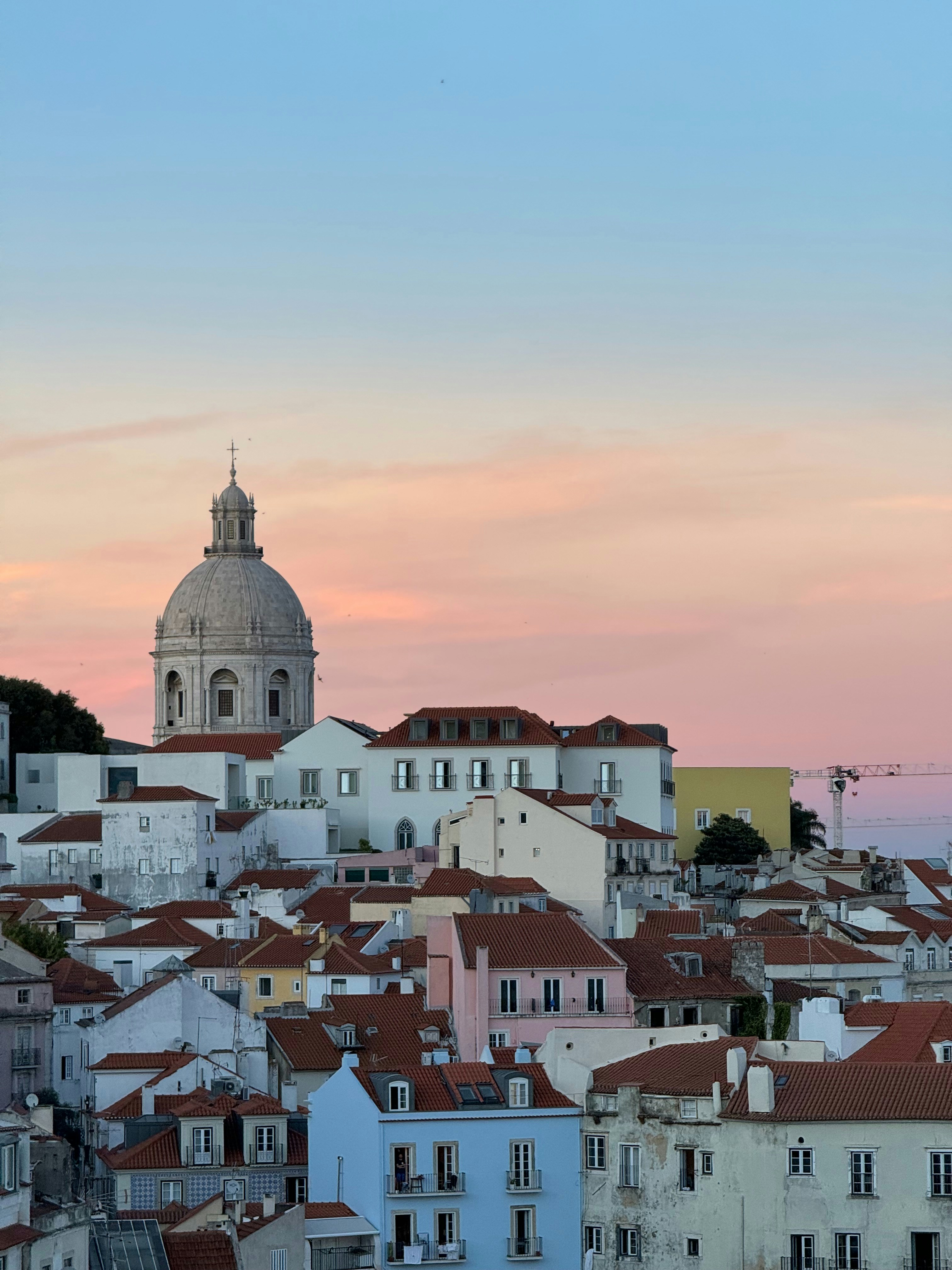 Lisbon buildings at sunset with pastel sky. photo – Free Urban Image on Unsplash