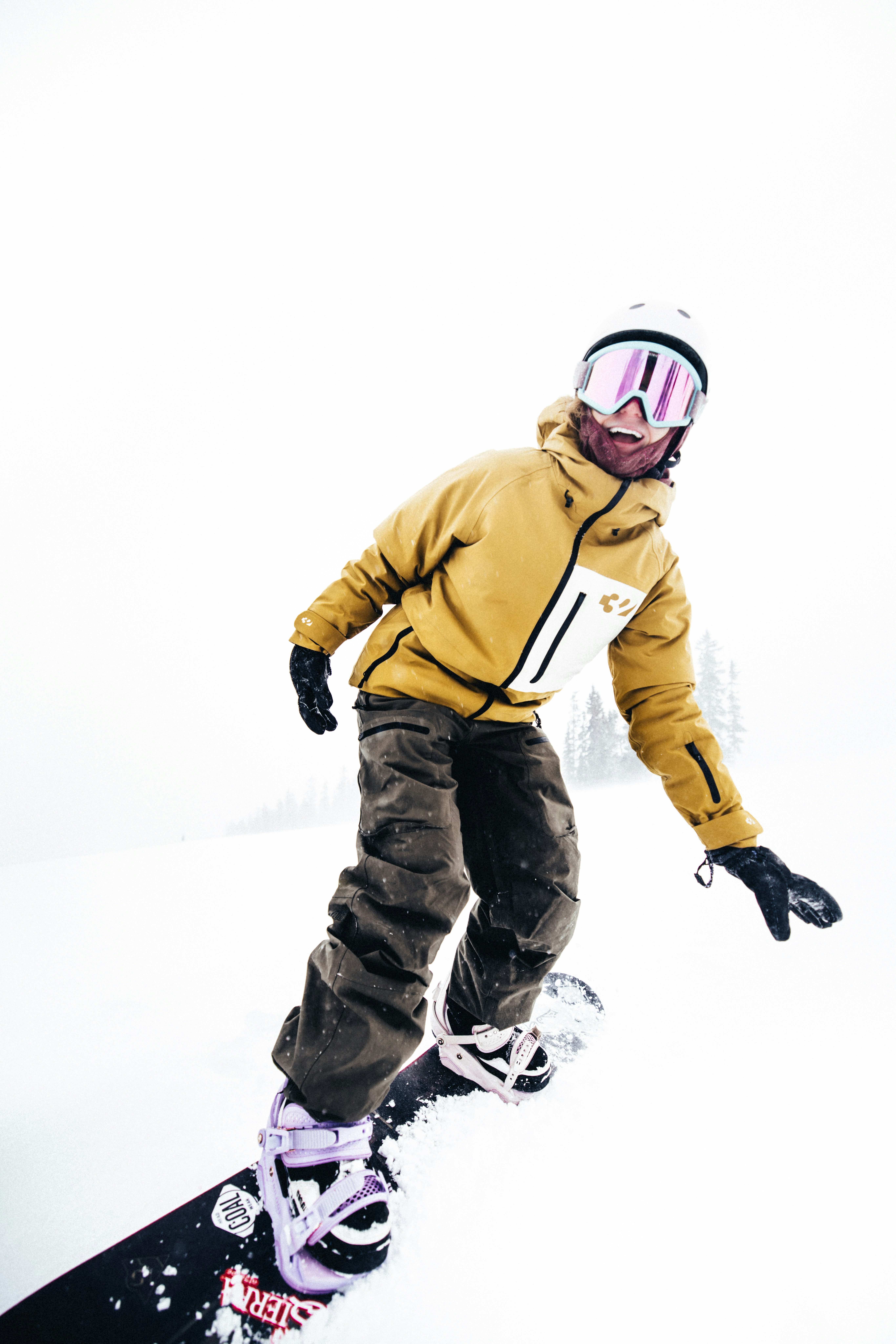 Snowboarder enjoying a snowy day on the slopes. photo – Free Man Image ...