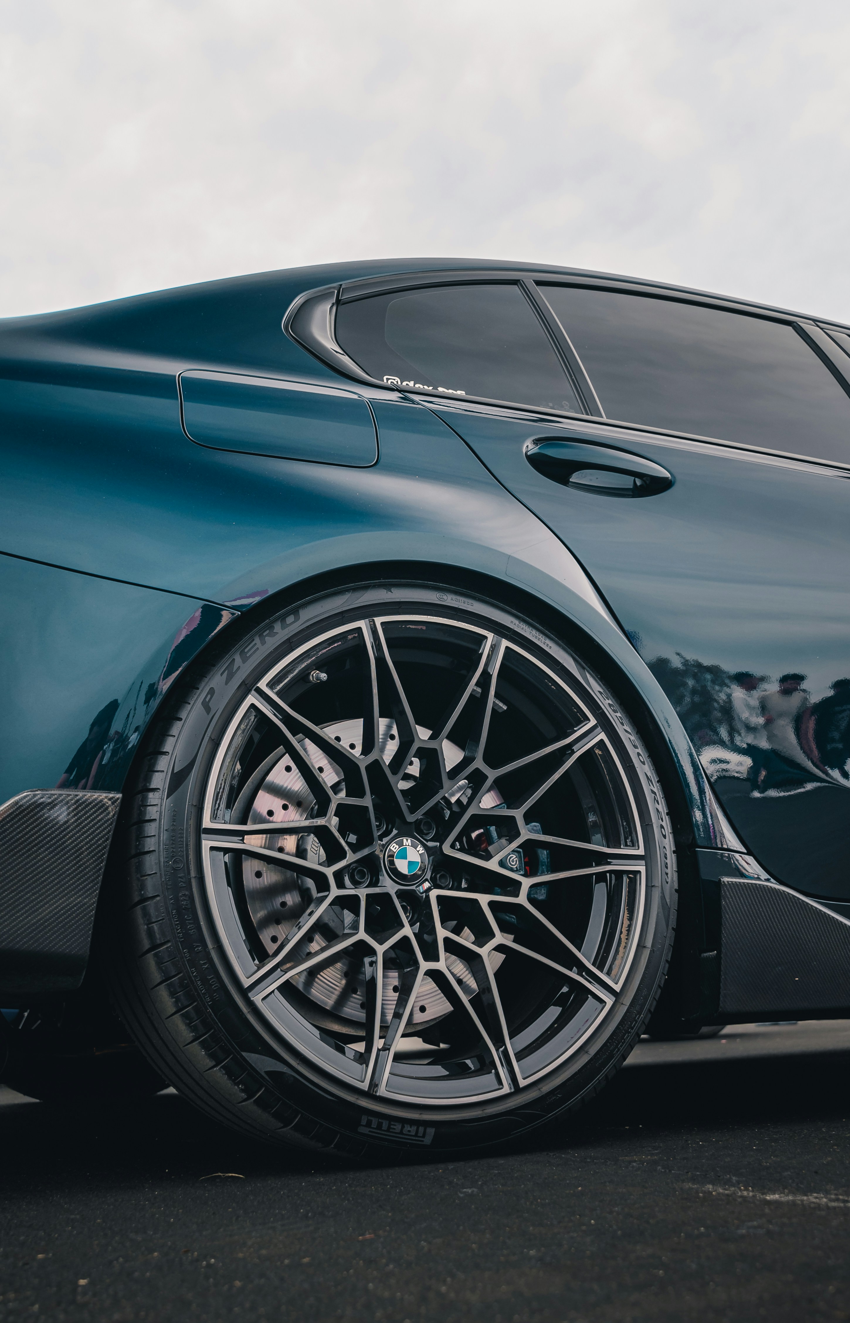 A close-up of a BMW car wheel. photo – Free 4k wallpaper Image on Unsplash