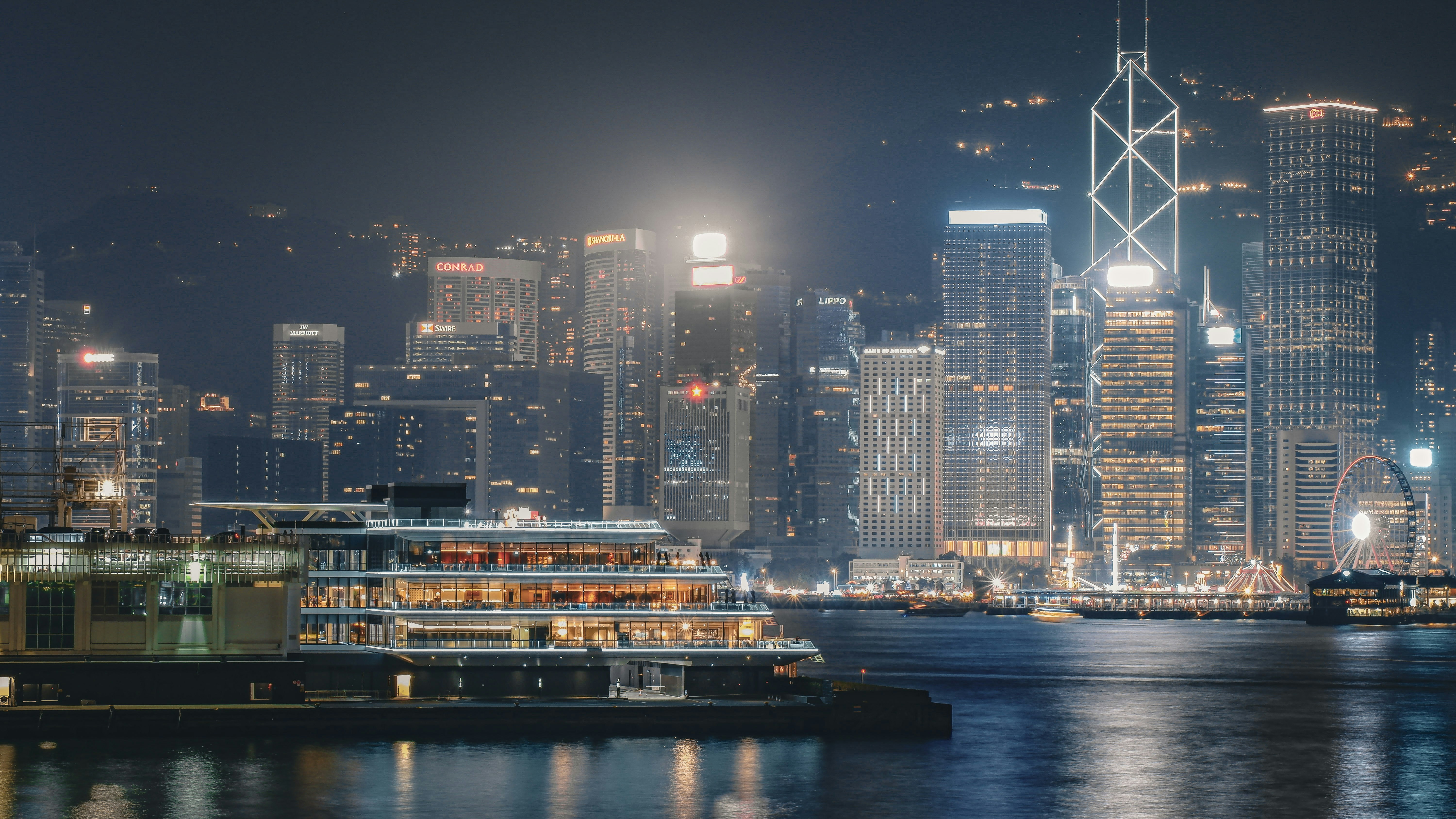 City skyline lights up at night. photo – Free Building Image on Unsplash
