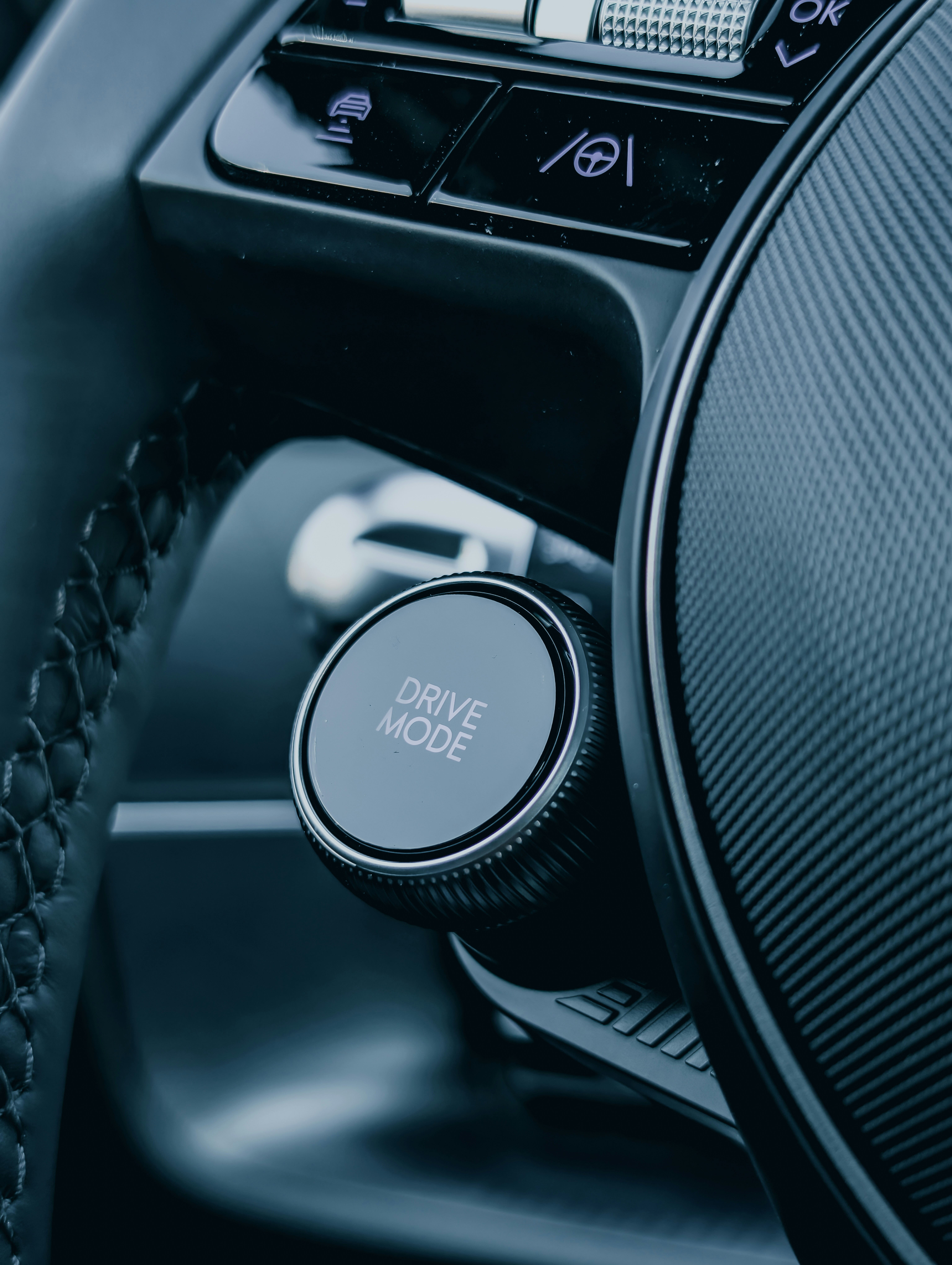 Cuenta con una perilla selectora de modo de conducción del automóvil ...