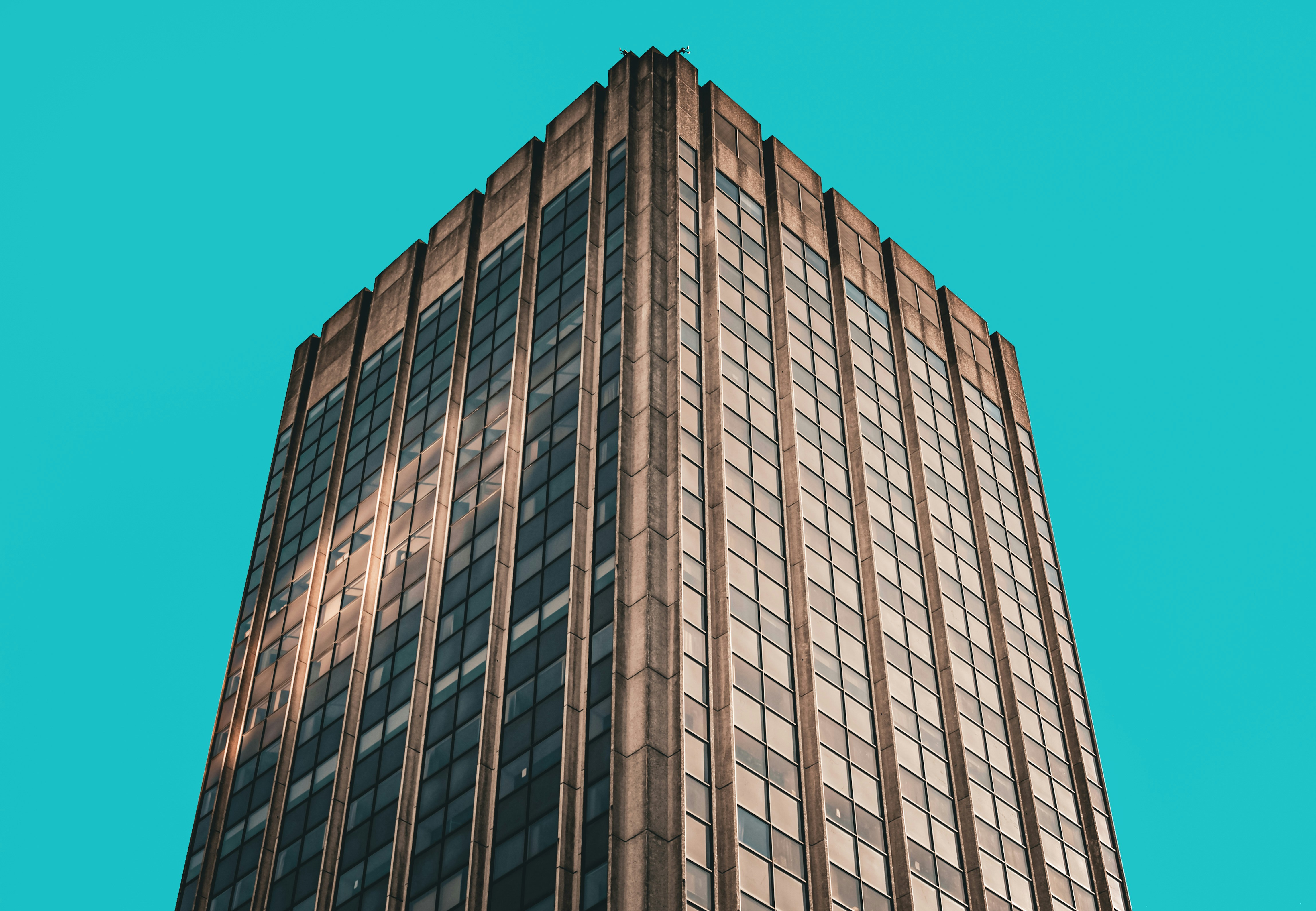 A tall office building reaches into the sky. photo – Free Building ...