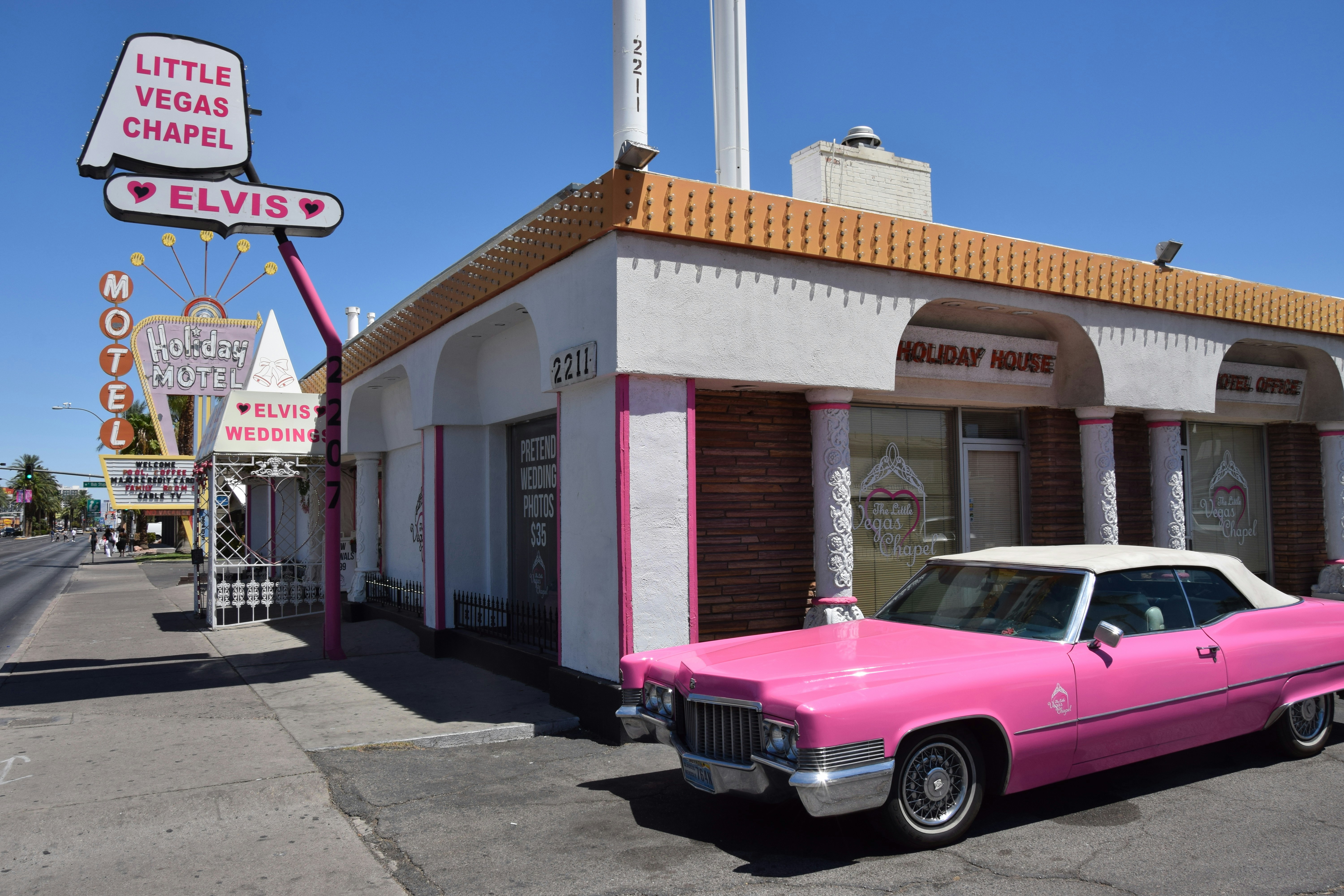Retro Romance on Las Vegas Boulevard