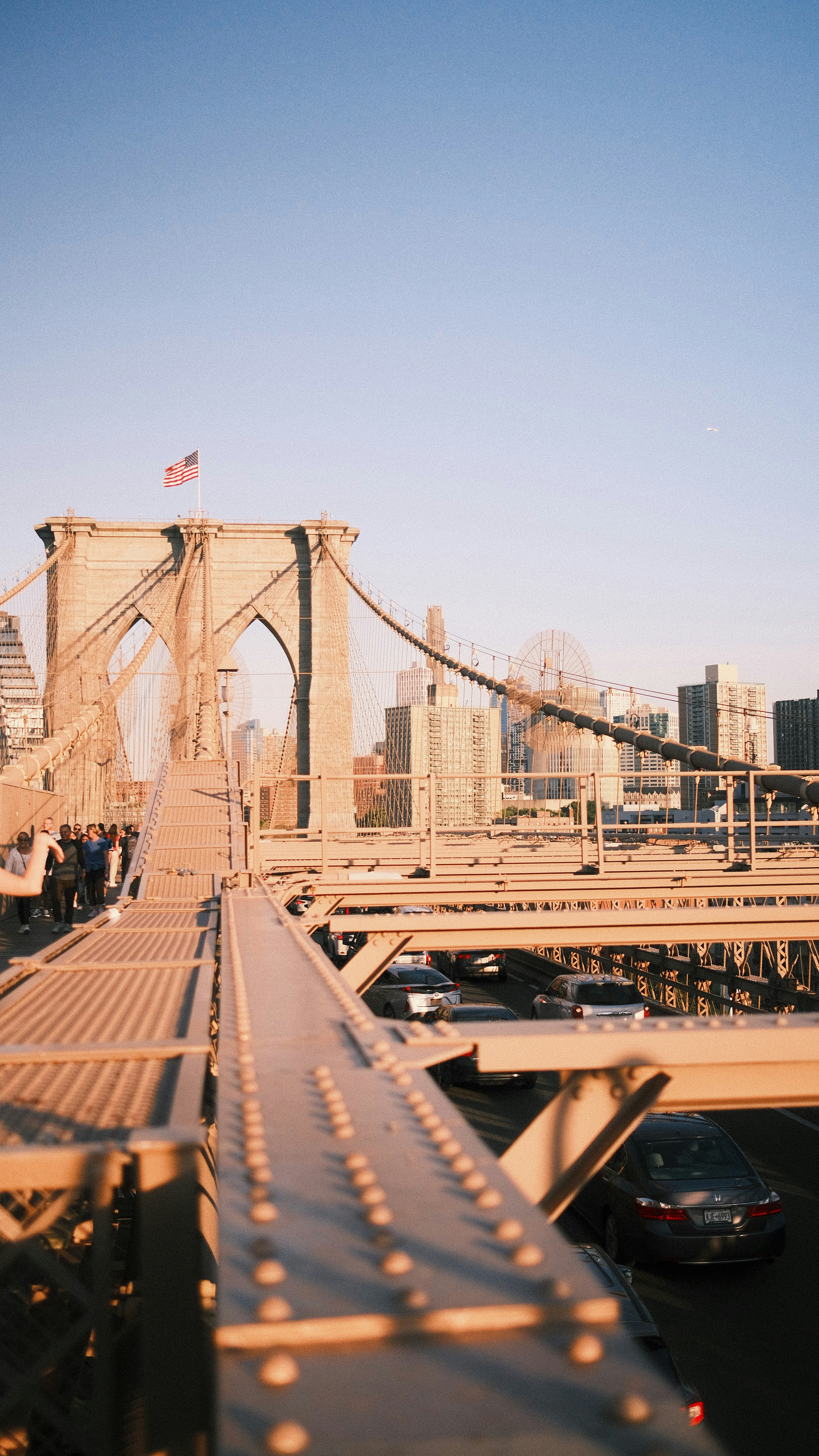 Twilight on the Brooklyn Bridge: Steel Arches Framing a Quiet Manhattan Skyline
