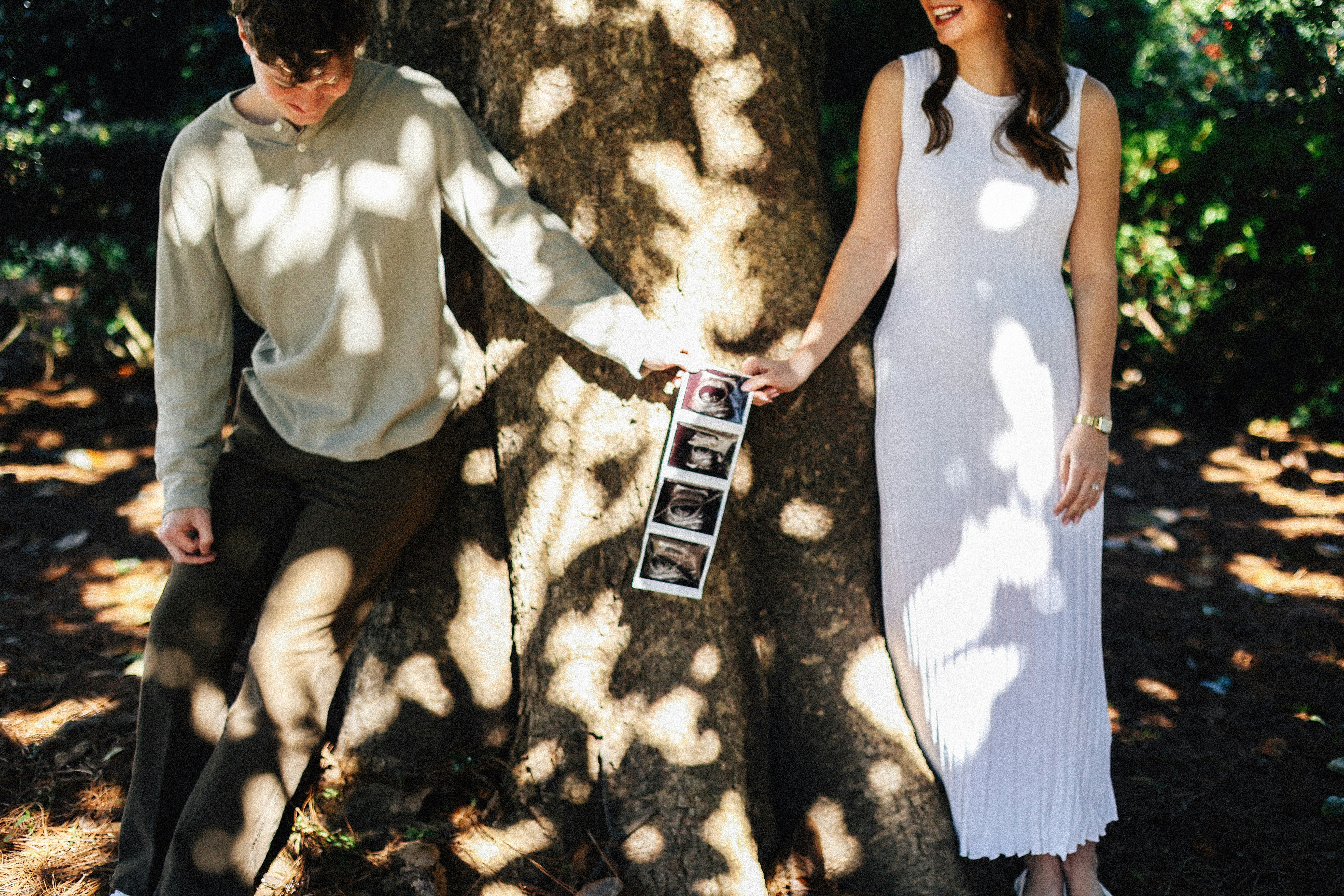 Couple celebrates pregnancy with ultrasound photos. photo – Free Summer ...