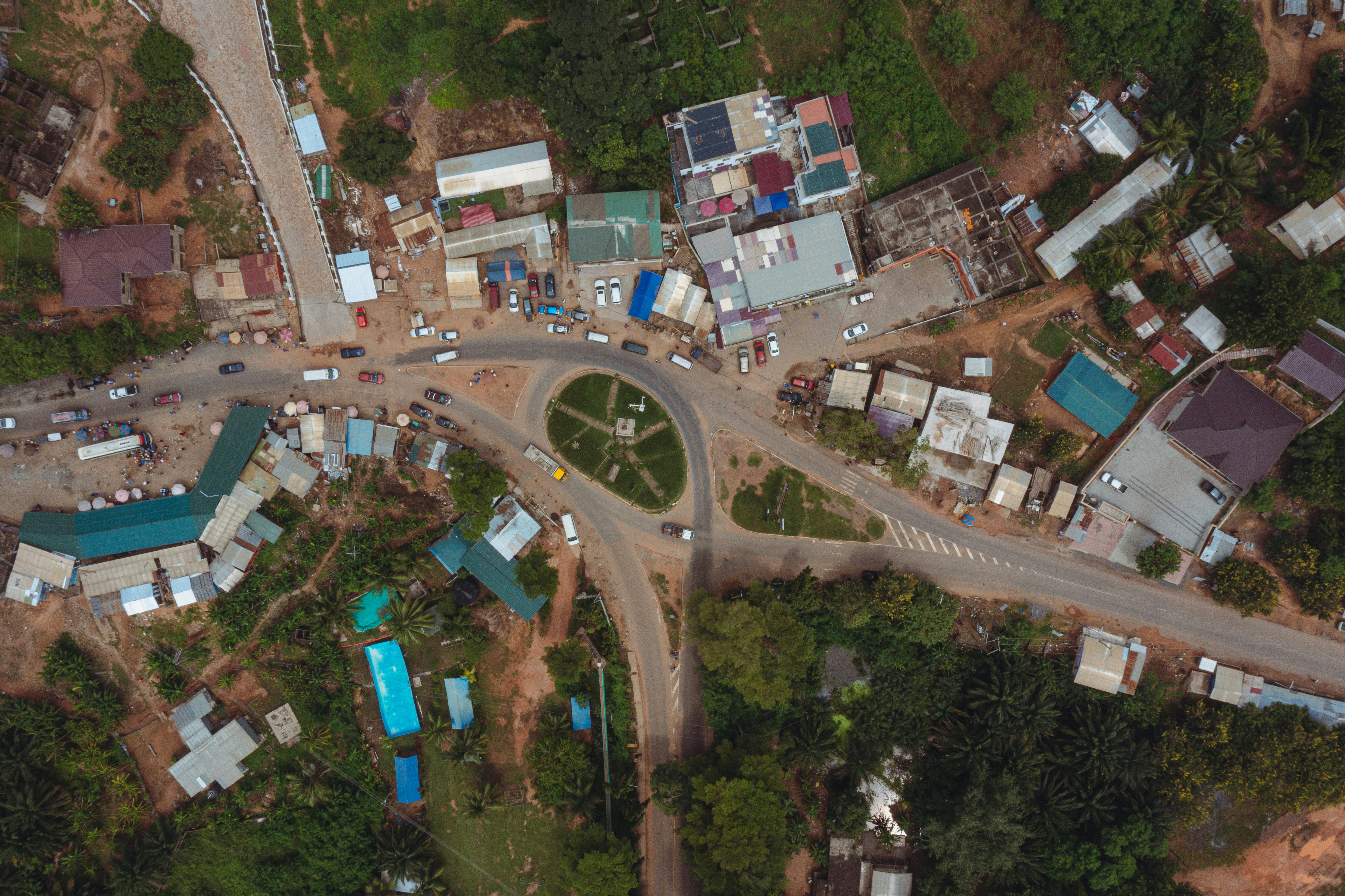 An aerial view of a roundabout and buildings. photo – Free Building ...