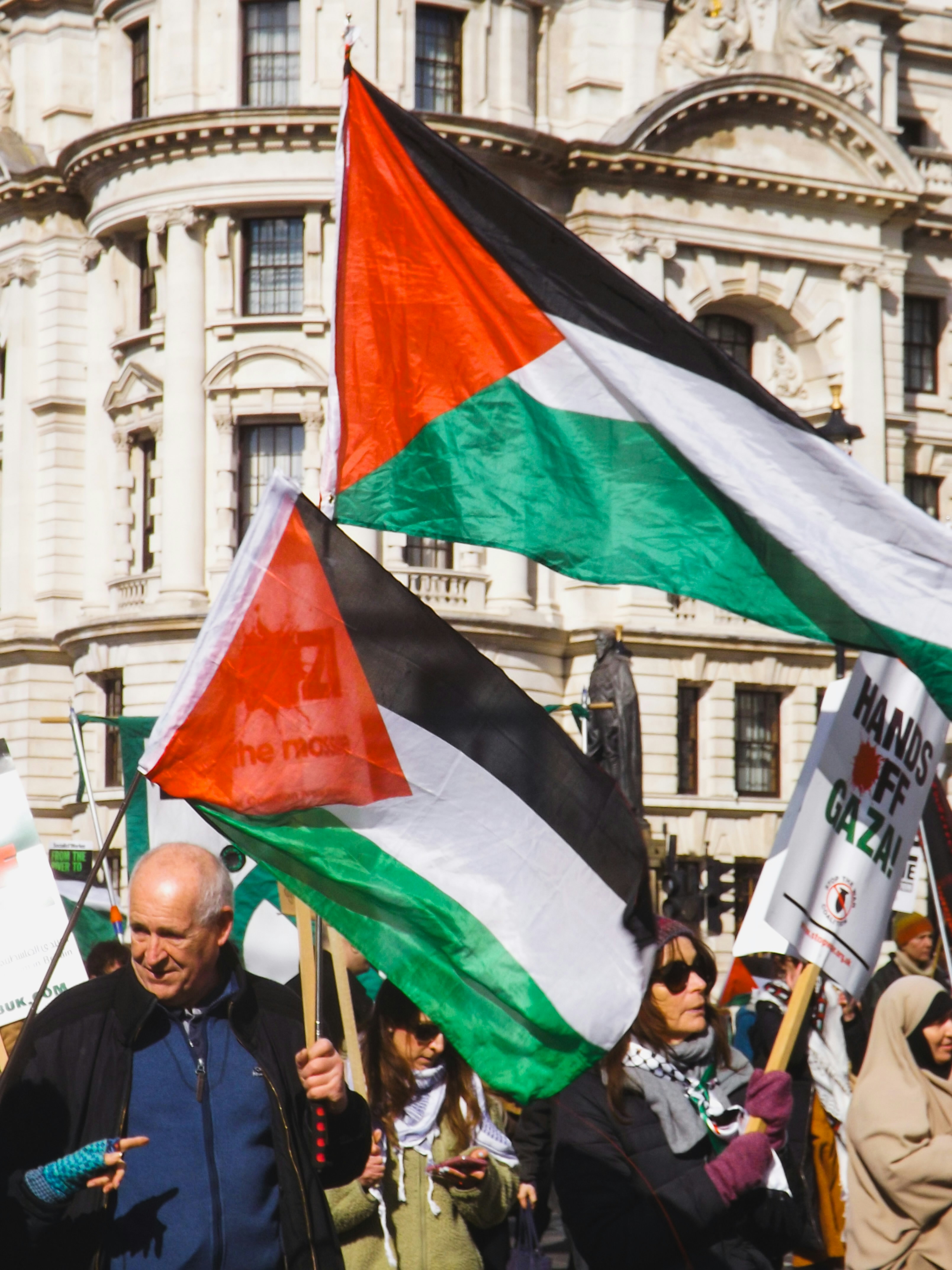 People are protesting with palestinian flags and signs. photo – Free ...