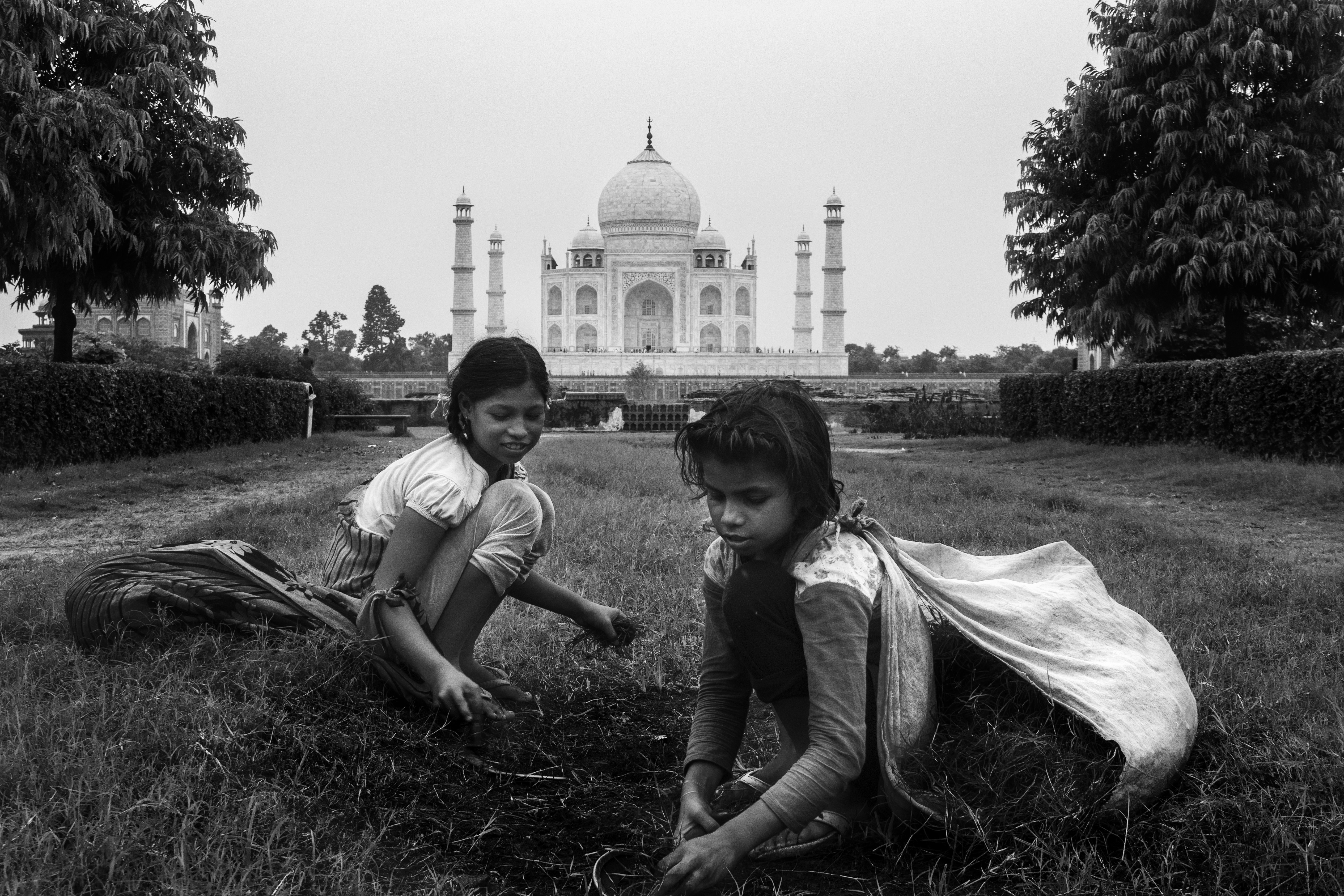 Two girls play in front of the taj mahal. photo – Free Girl Image on ...